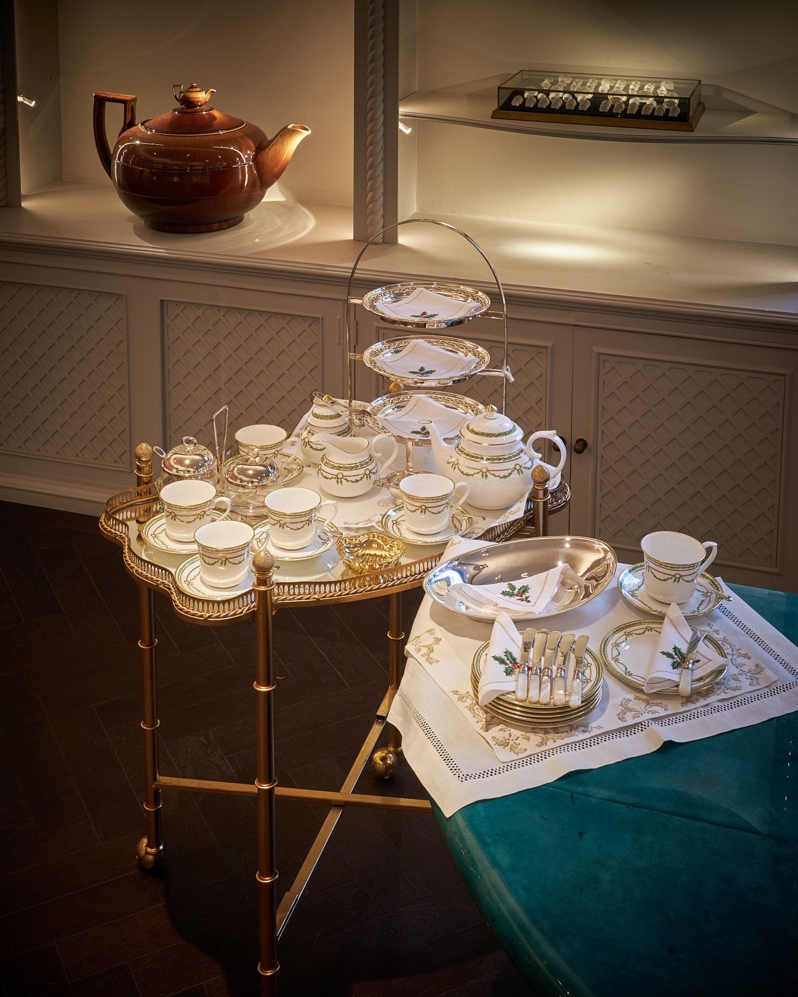 A Thomas Goode 'Green Garland' bone china part tea service, various ...