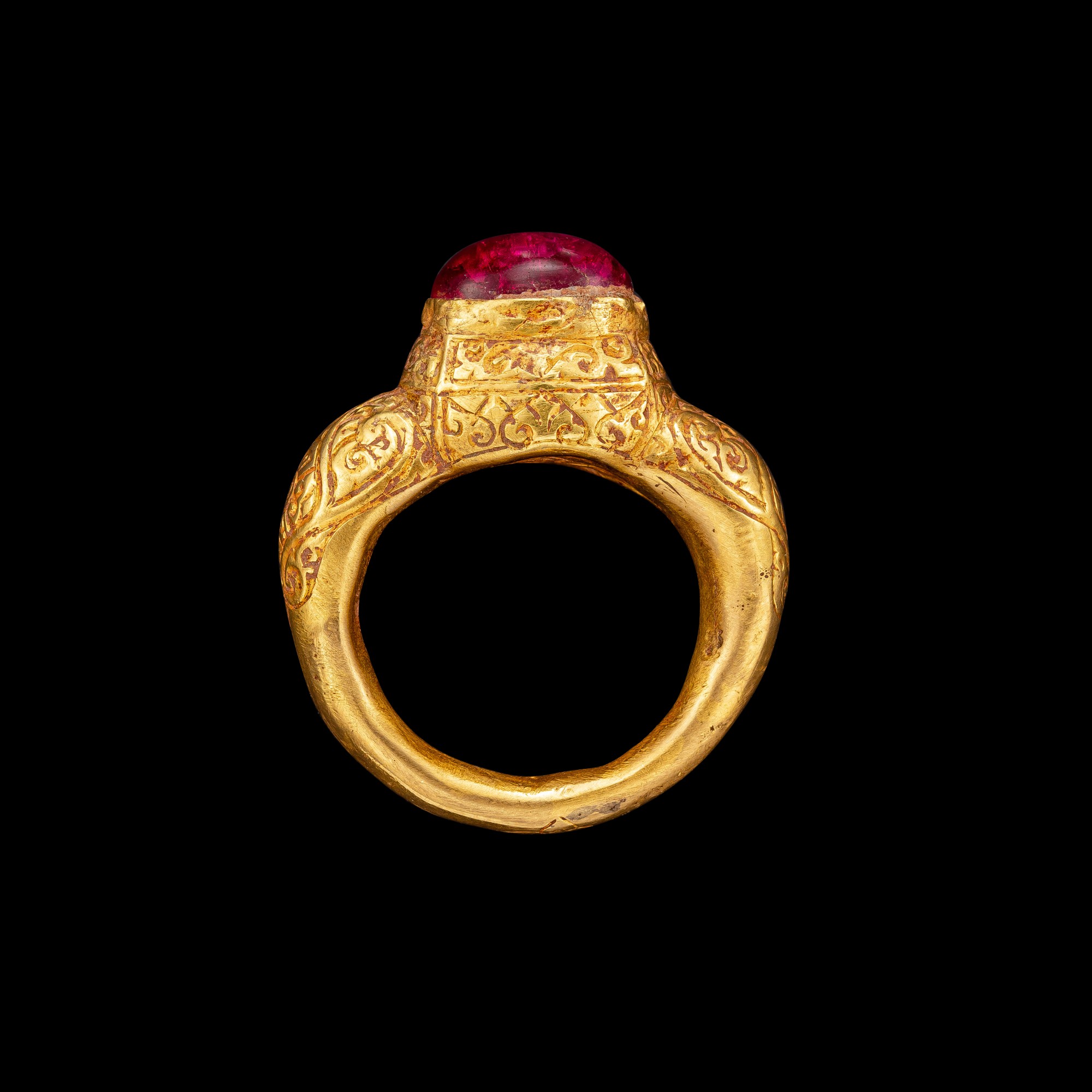A gold and red-gem repoussé ring Champa, 14th century | 十四世紀 占城 ...