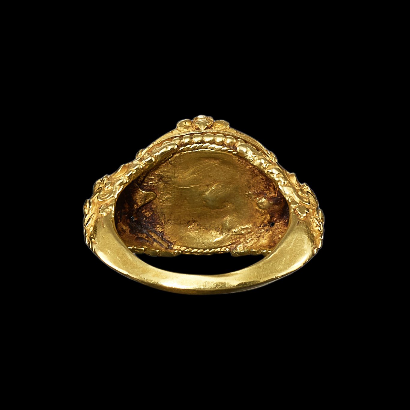 A solid gold and amethyst ring Java, Indonesia, 7th-12th century | 印尼爪哇 ...