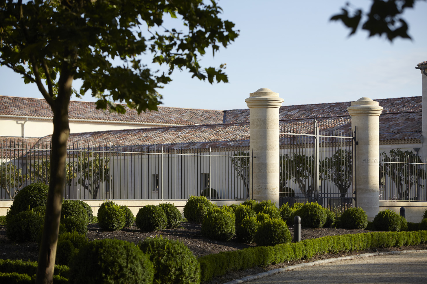 Château de Fieuzal, Rouge 1990 (12 BT) | The Adrian Bowden Collection ...