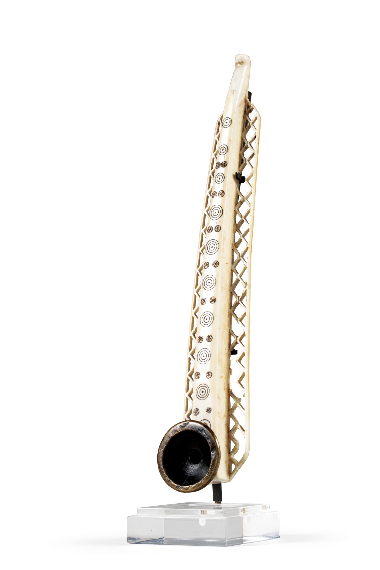 Ensemble de trois objets, Alaska comprenant un "bow drill", Inupiak ...