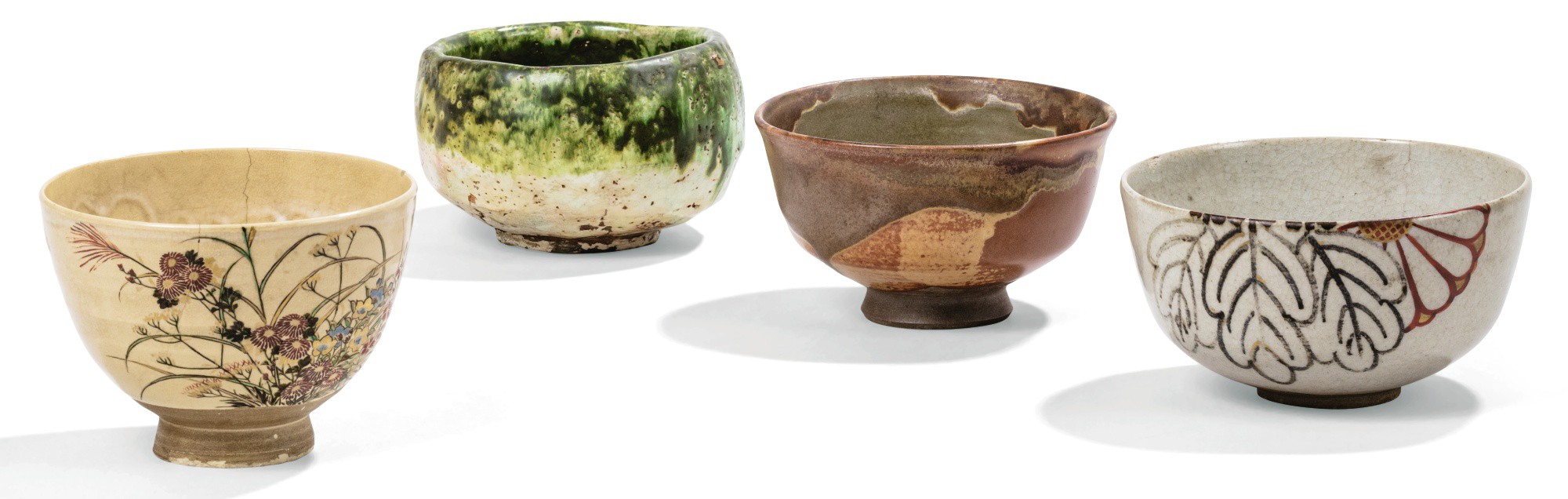 ENSEMBLE DE QUATRE CHAWAN [BOL À THÉ] EN GRÈS ÉMAILLÉ JAPON, ÉPOQUE ...