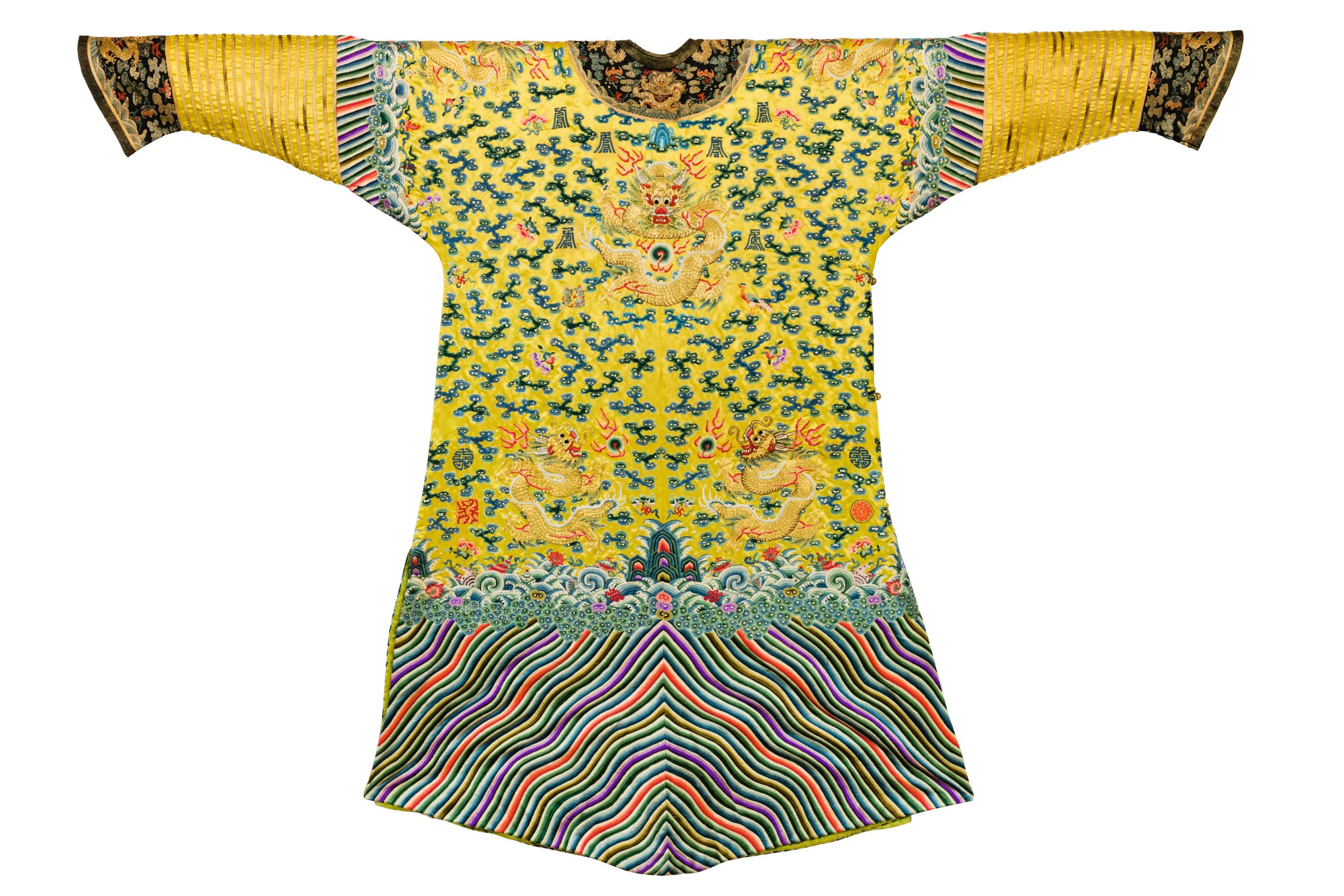 ROBE IMPÉRIALE EN SOIE BRODÉE DES 'DOUZE SYMBOLES ET DE DRAGONS' SUR ...