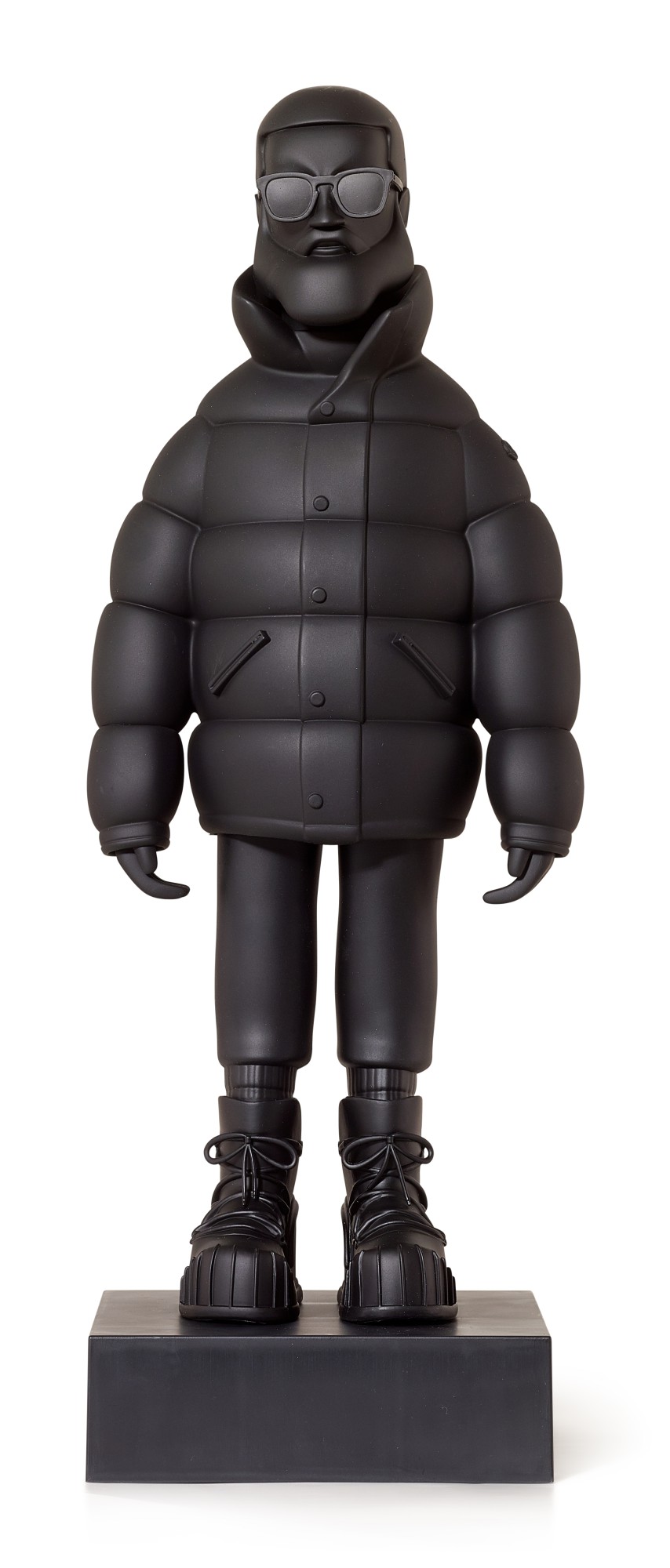 MONCLER | MR. MONCLER BLACK VINYL FIGURE, HONG KONG MR. MONCLER 黑色模型，香港 ...