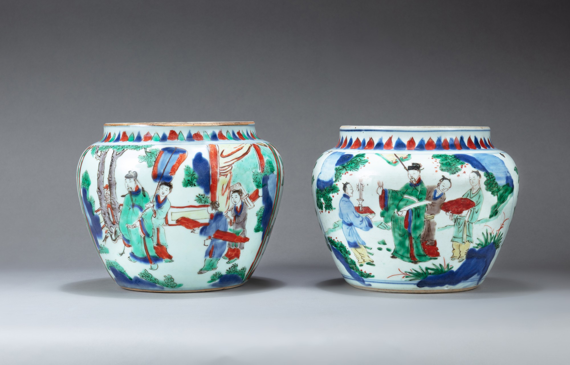 A pair of wucai 'figural' jars Ming dynasty, Wanli period | 明萬曆 ...