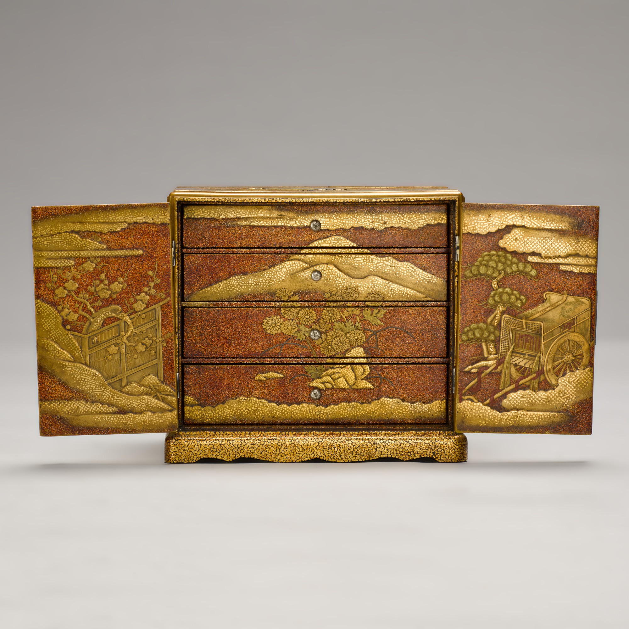 A lacquer cabinet | Edo period, 19th century | Pursuit of an Ideal ...