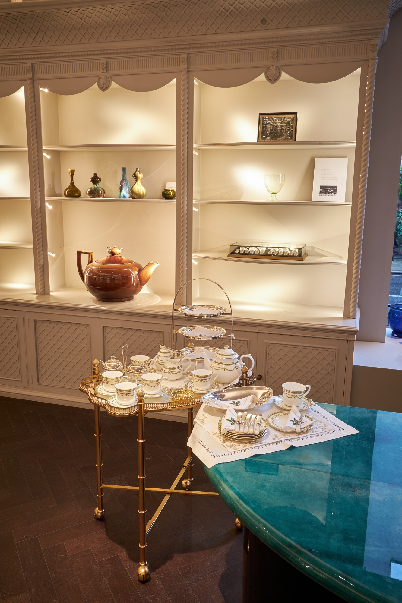 A Thomas Goode 'Green Garland' bone china part tea service, various ...