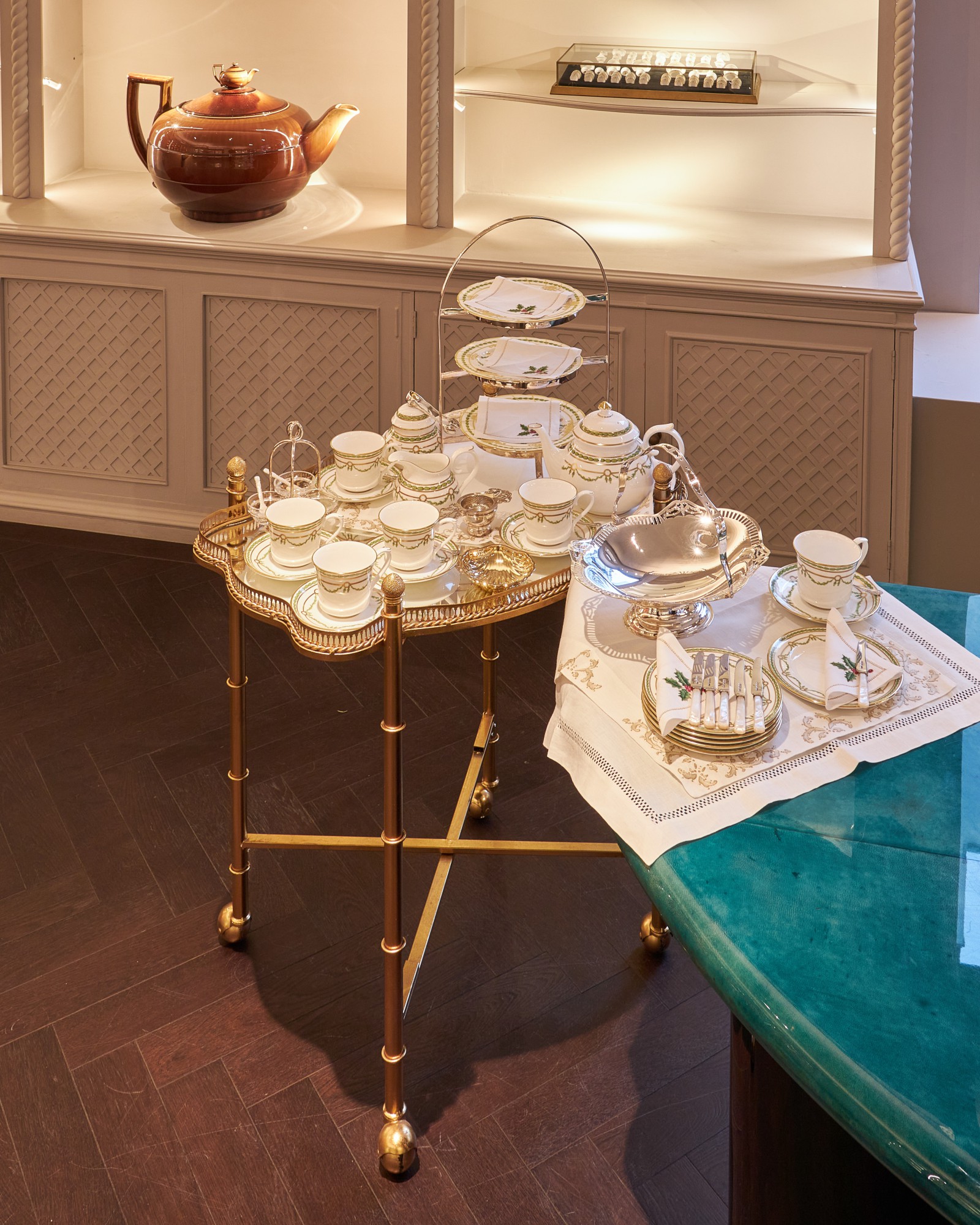 A Thomas Goode 'Green Garland' bone china part tea service, various ...