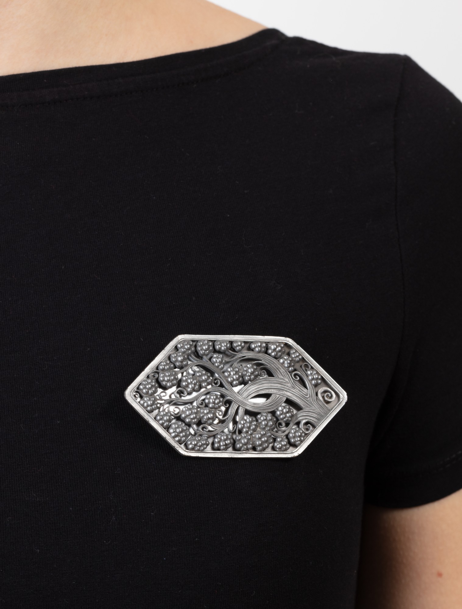 Broche acier et aluminium, "Mûres" | Steel and aluminium brooch ...