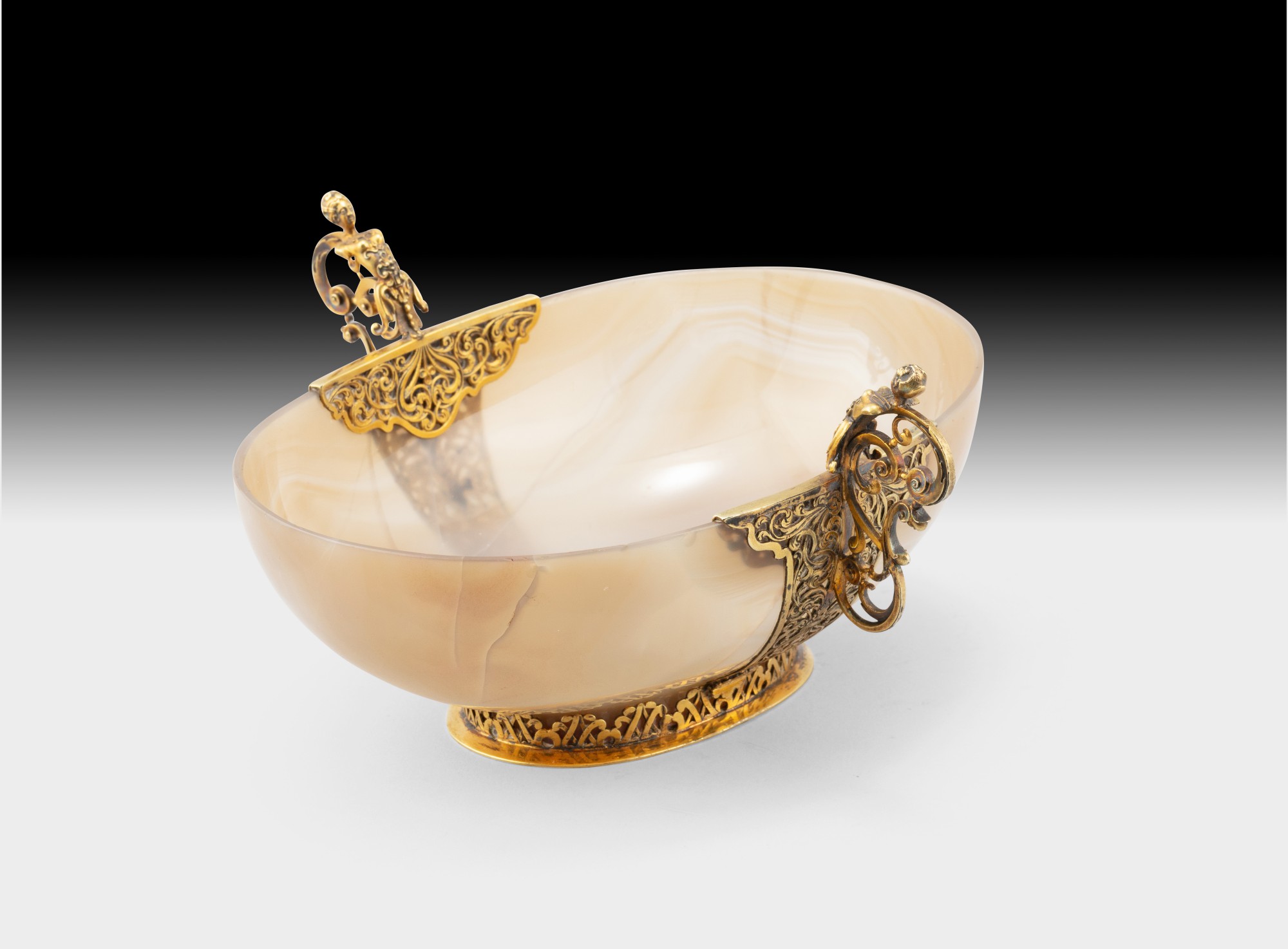 An oval agate cup with silver-gilt mounts, circa 1850 | Coupe ovale en ...