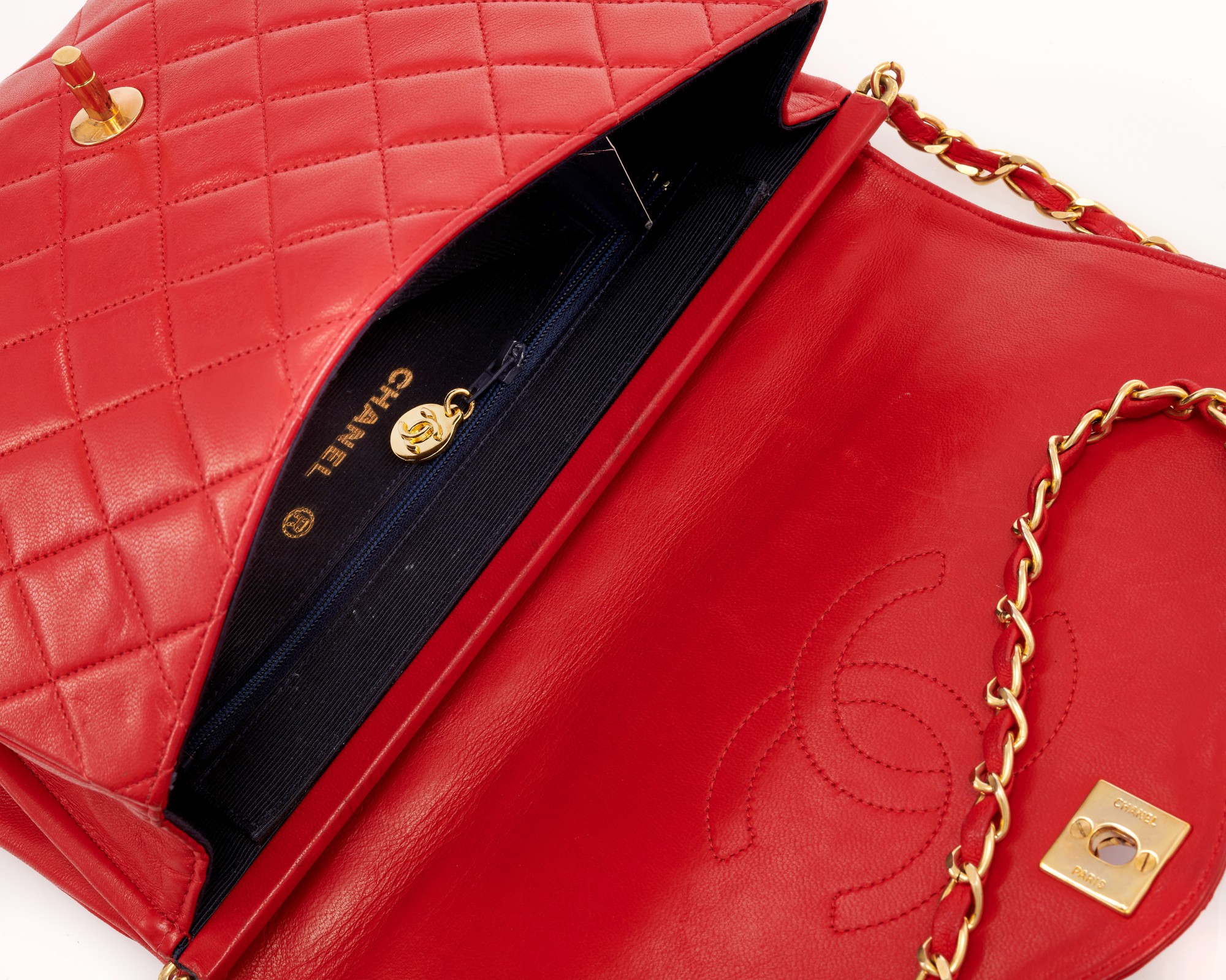 Red quilted leather and gold-tone metal chain shoulder bag | Chanel ...