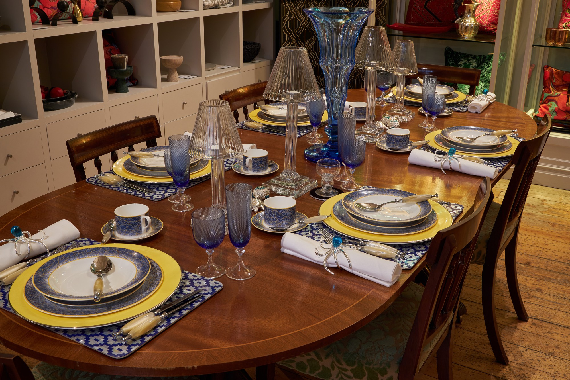 A Thomas Goode 'Electric Blue' bone china part dinner and dessert ...