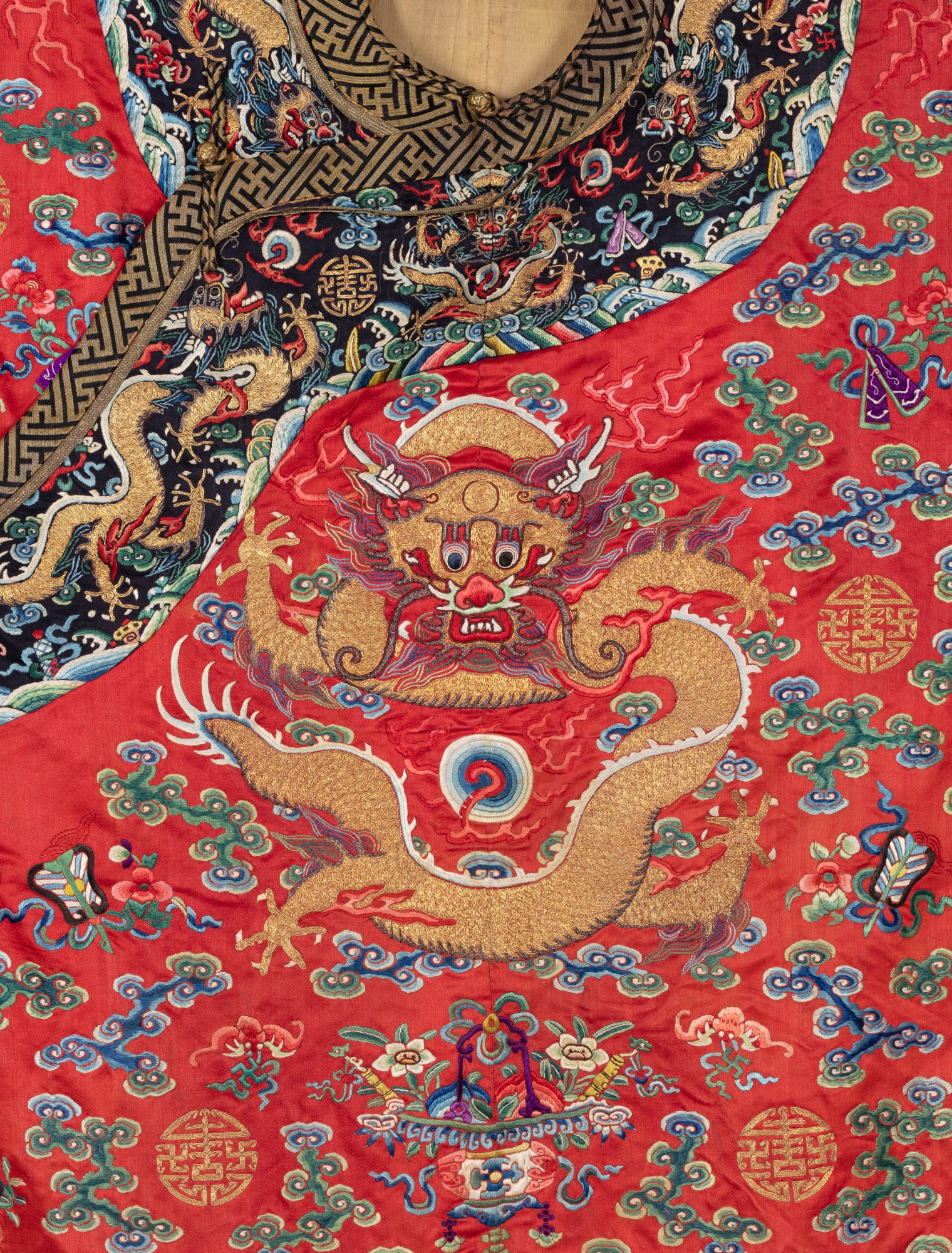 A red-ground 'dragon' robe, jifu Qing dynasty, 19th century | 清十九世紀 紅地緞 ...