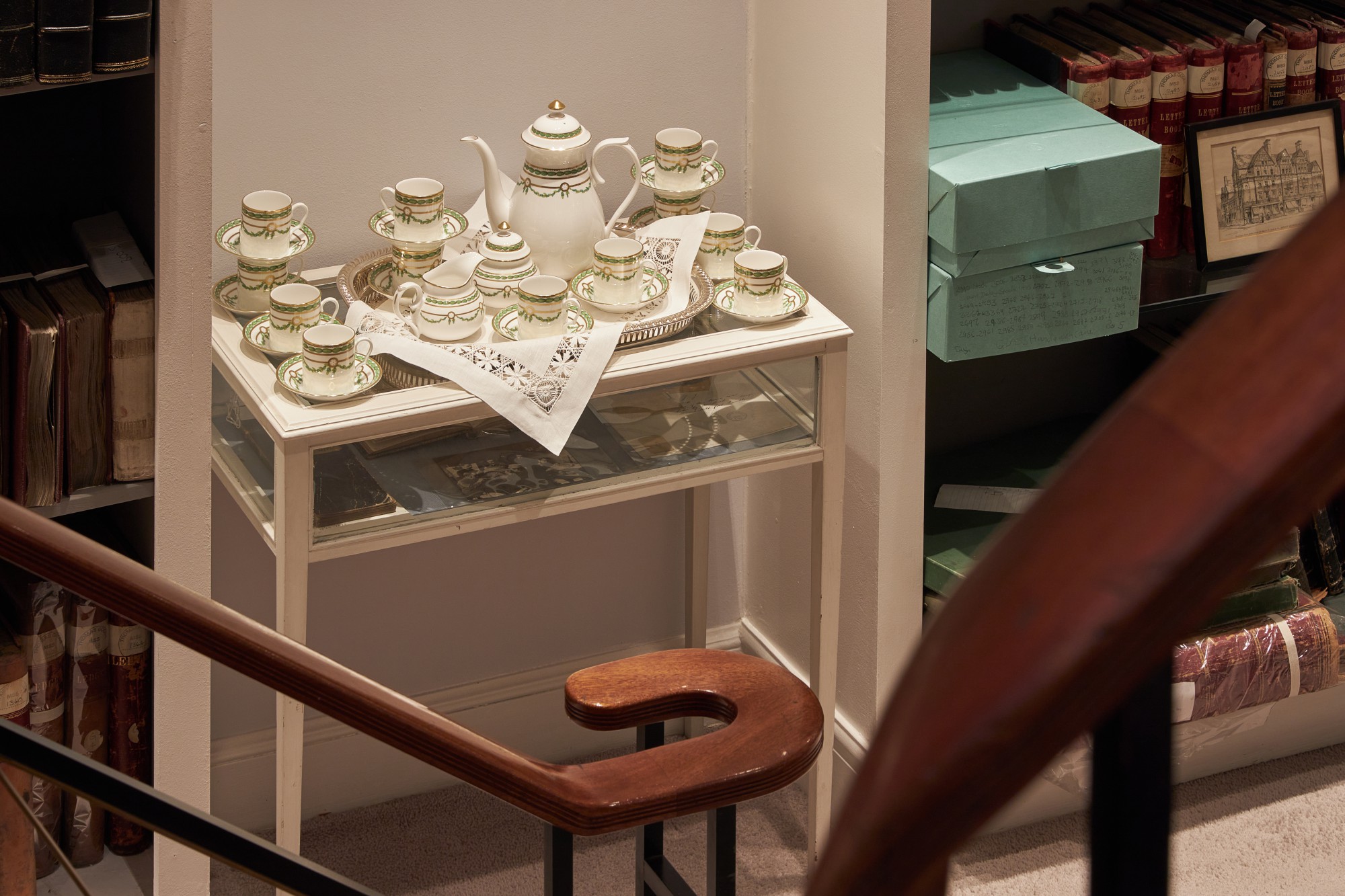 A Thomas Goode 'Green Garland' bone china part coffee service, various ...