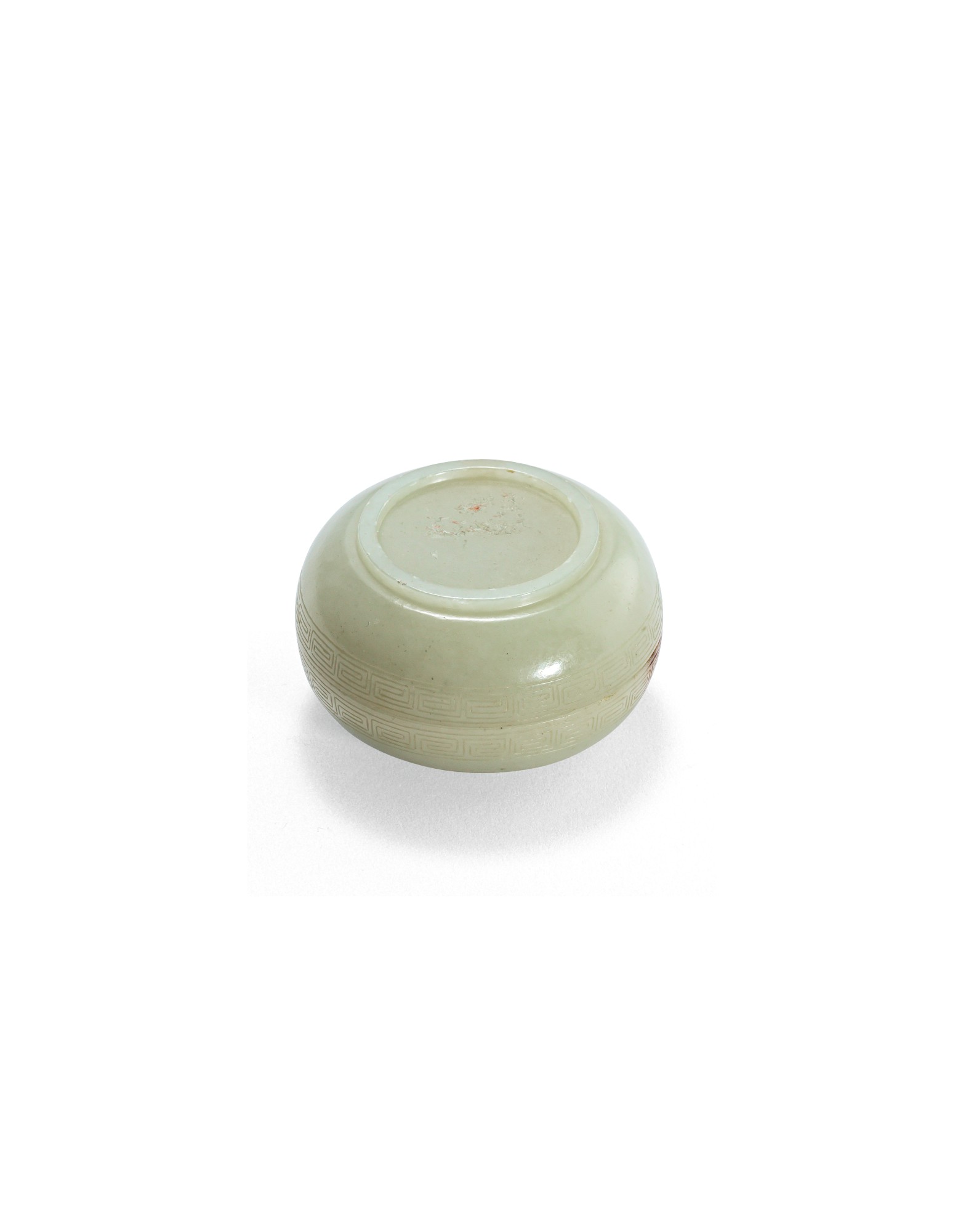 BOÎTE COUVERTE CIRCULAIRE EN JADE CÉLADON PÂLE ET ROUILLE DYNASTIE QING ...