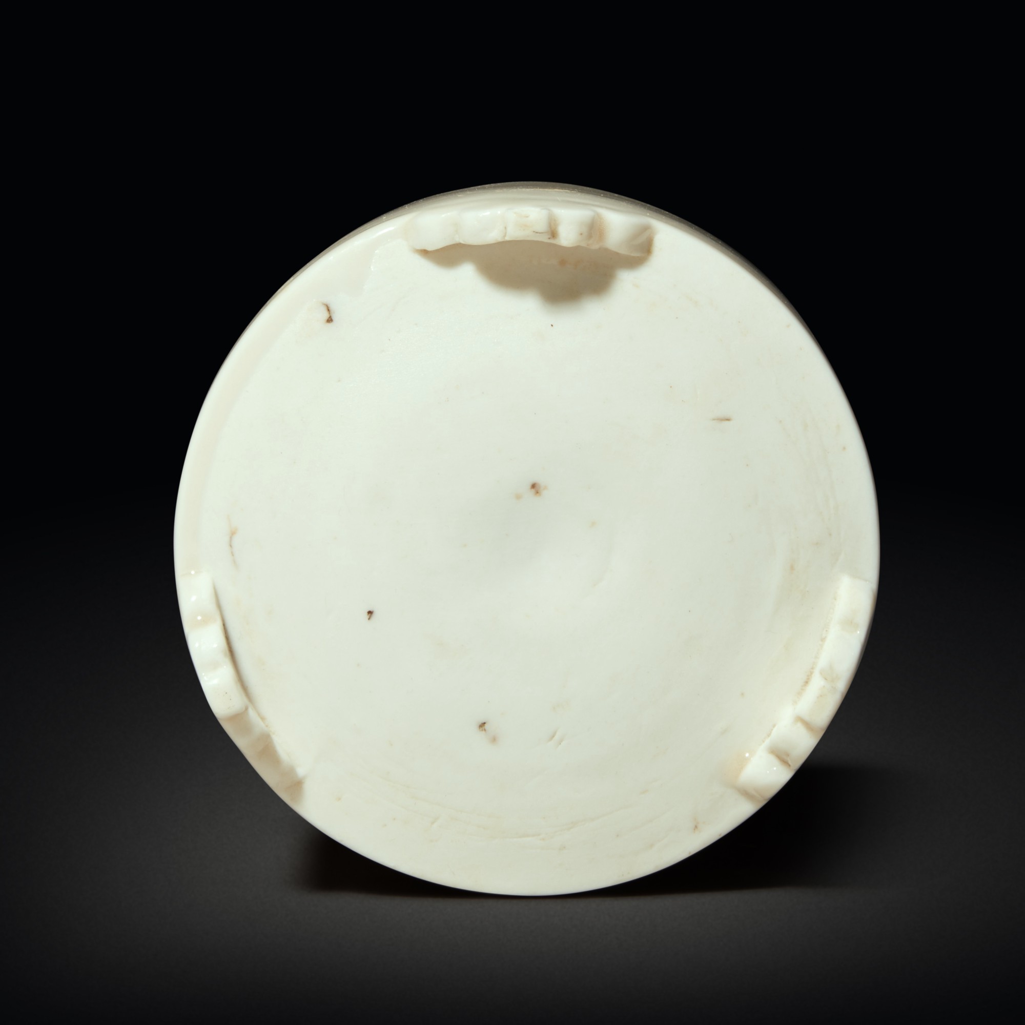 A 'Dehua' cylindrical tripod censer, Qing dynasty, 17th century | 清十七世紀 ...