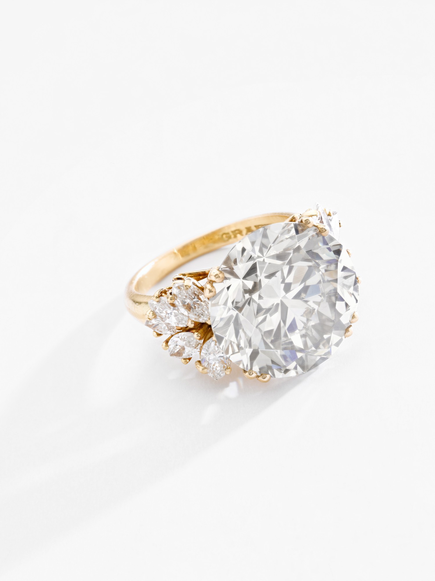 Light grey diamond ring | 格拉夫｜淡灰色鑽石戒指 | Magnificent Jewels and Noble ...