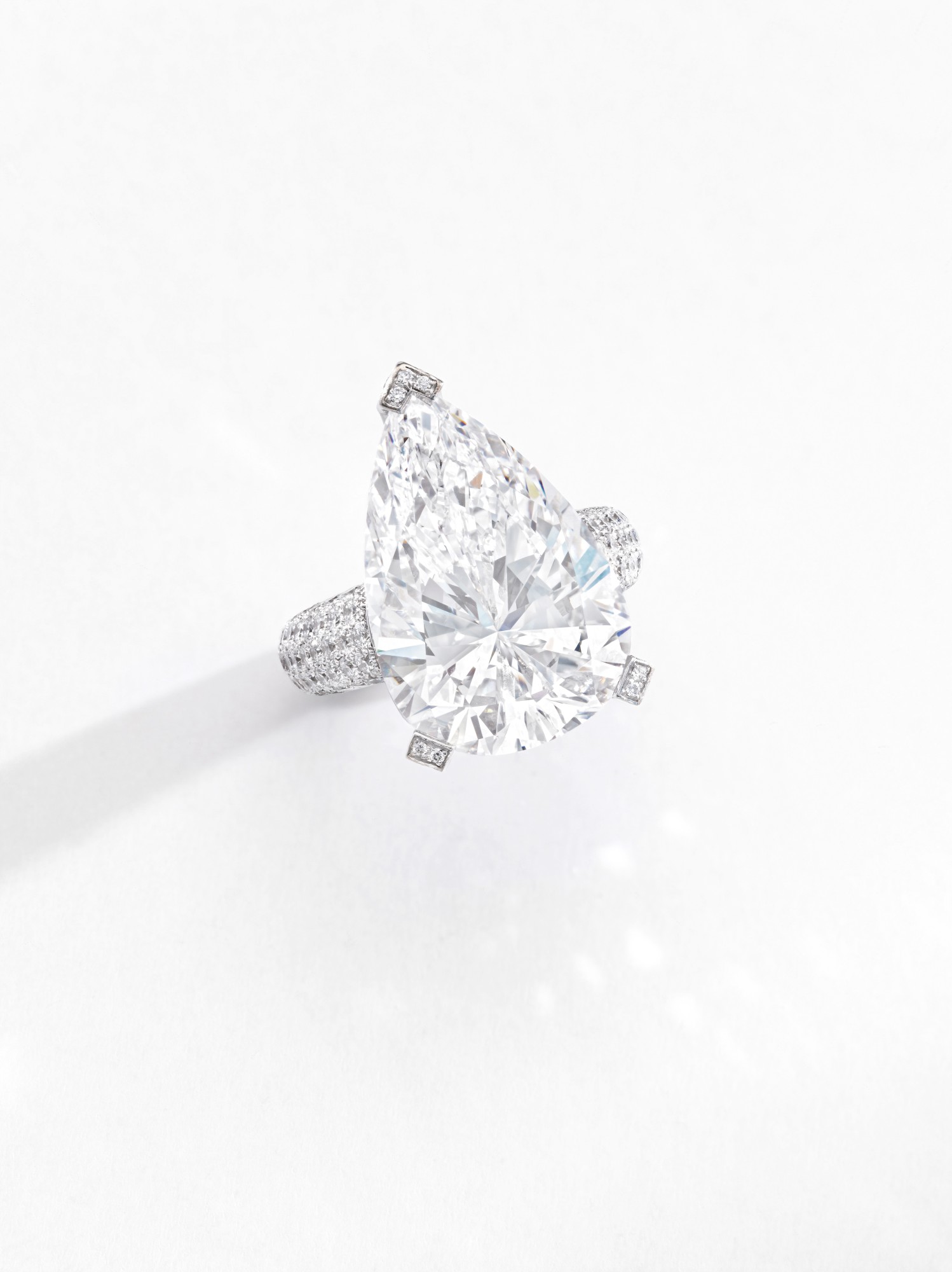 Superb diamond ring | Schroeder | 鑽石戒指 | Magnificent Jewels and Noble ...