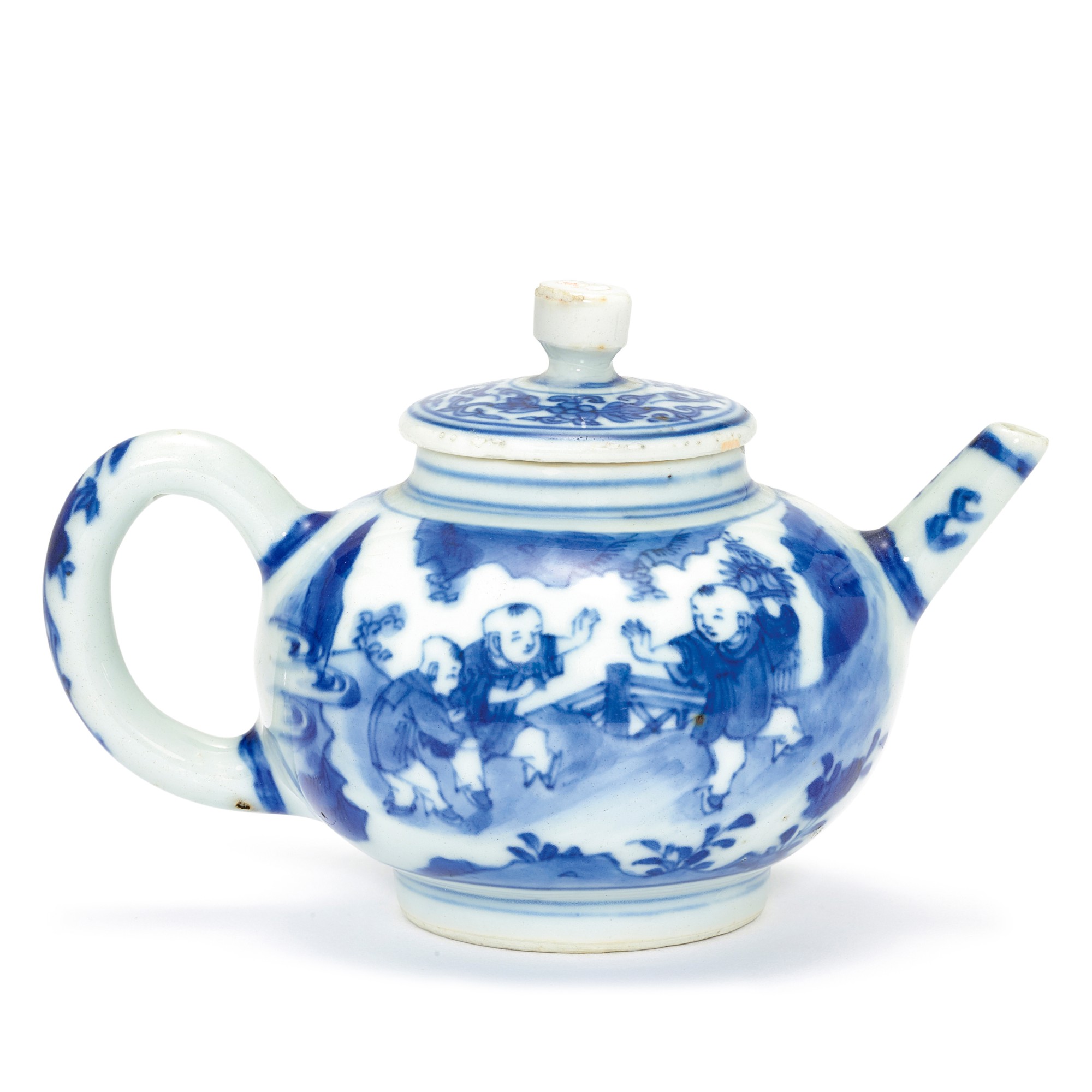 A BLUE AND WHITE 'BOYS' TEAPOT AND COVER LATE MING DYNASTY | 明末 青花庭園嬰戲圖 ...