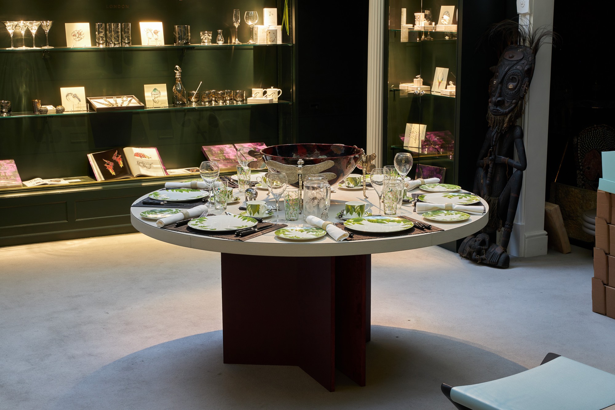 A Thomas Goode 'Green Leaf' bone china part dinner and dessert service ...