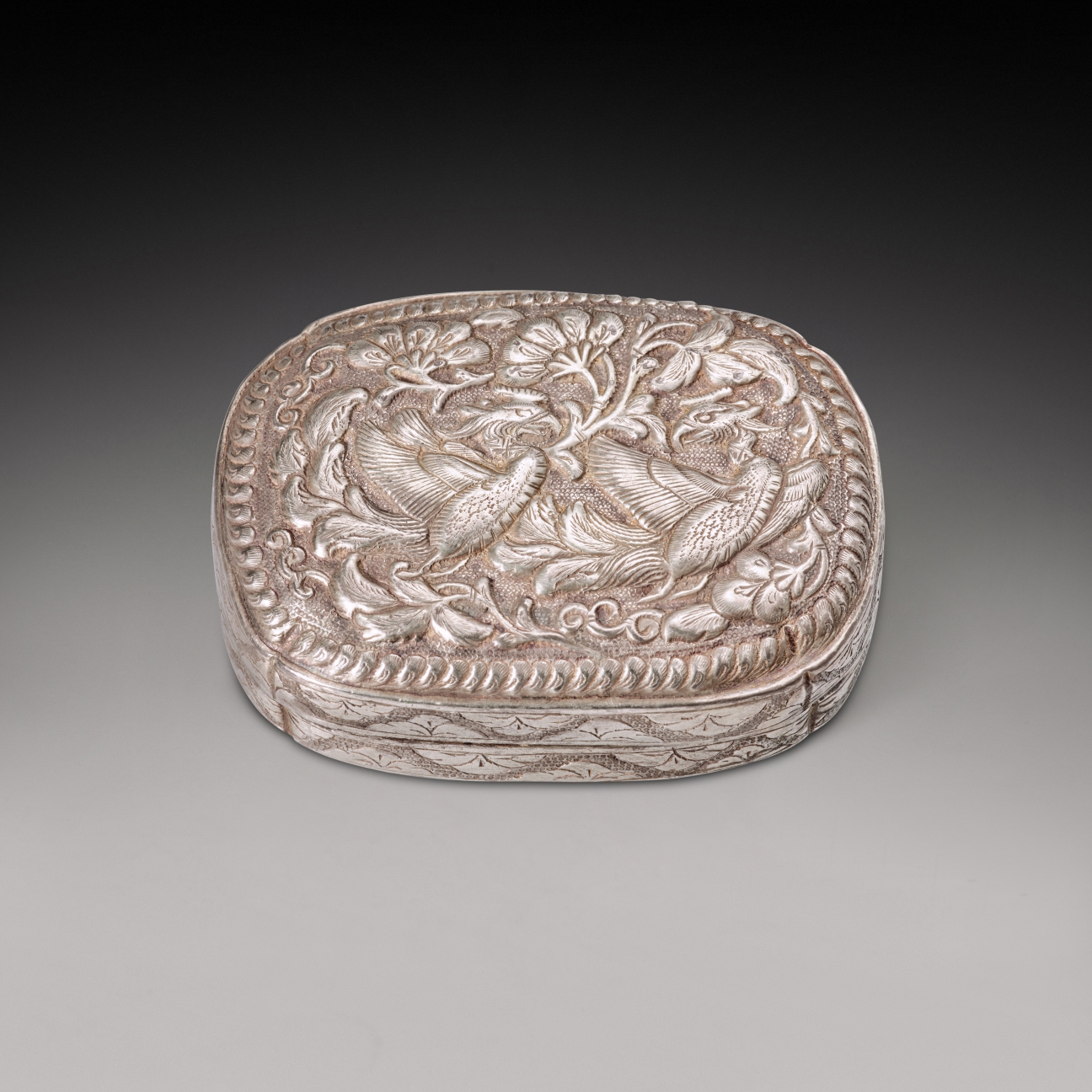 A repoussé and engraved 'phoenix' box and cover, Tang dynasty | 唐 ...