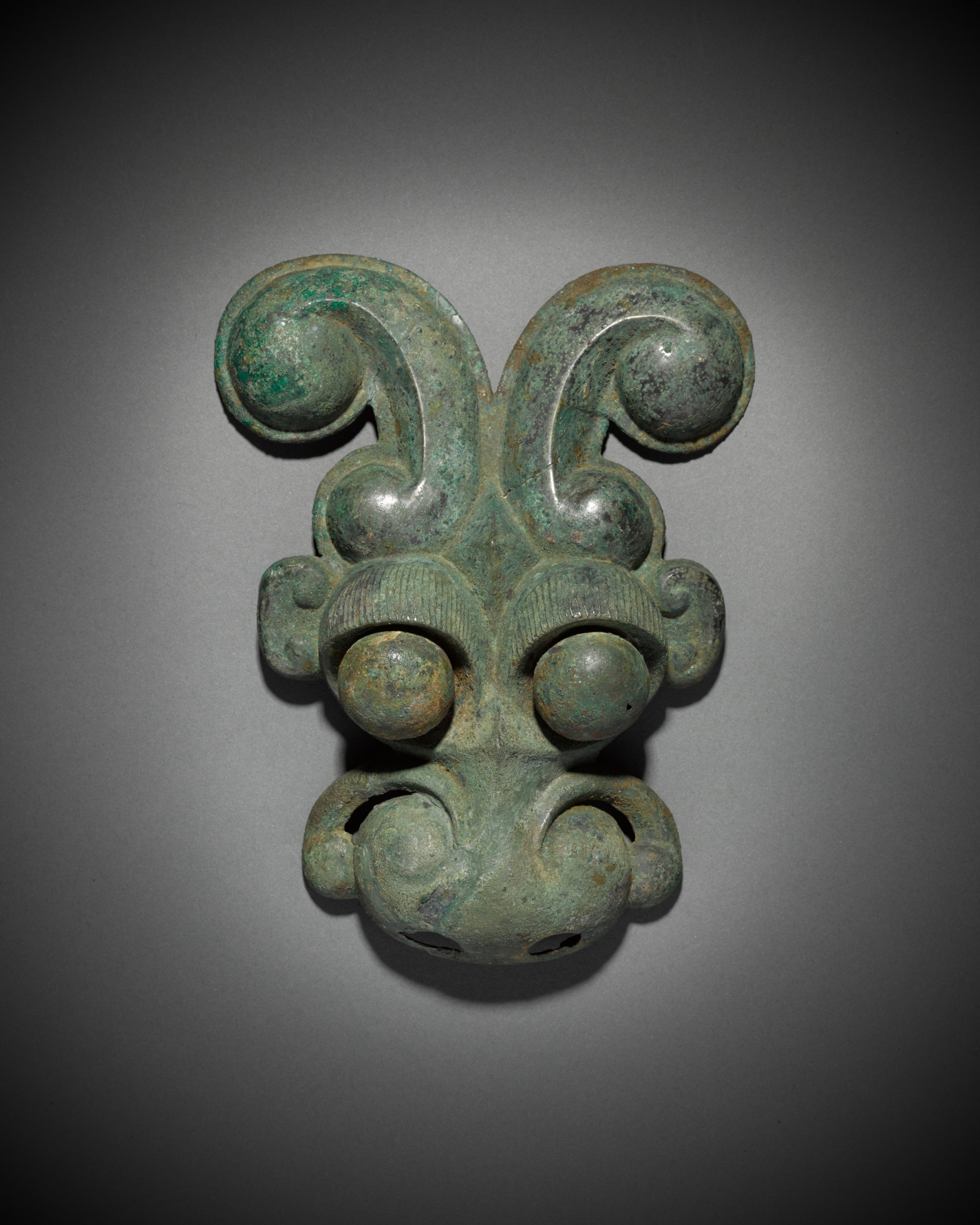 An archaic bronze mask, late Shang / early Western Zhou dynasty | 商末 ...