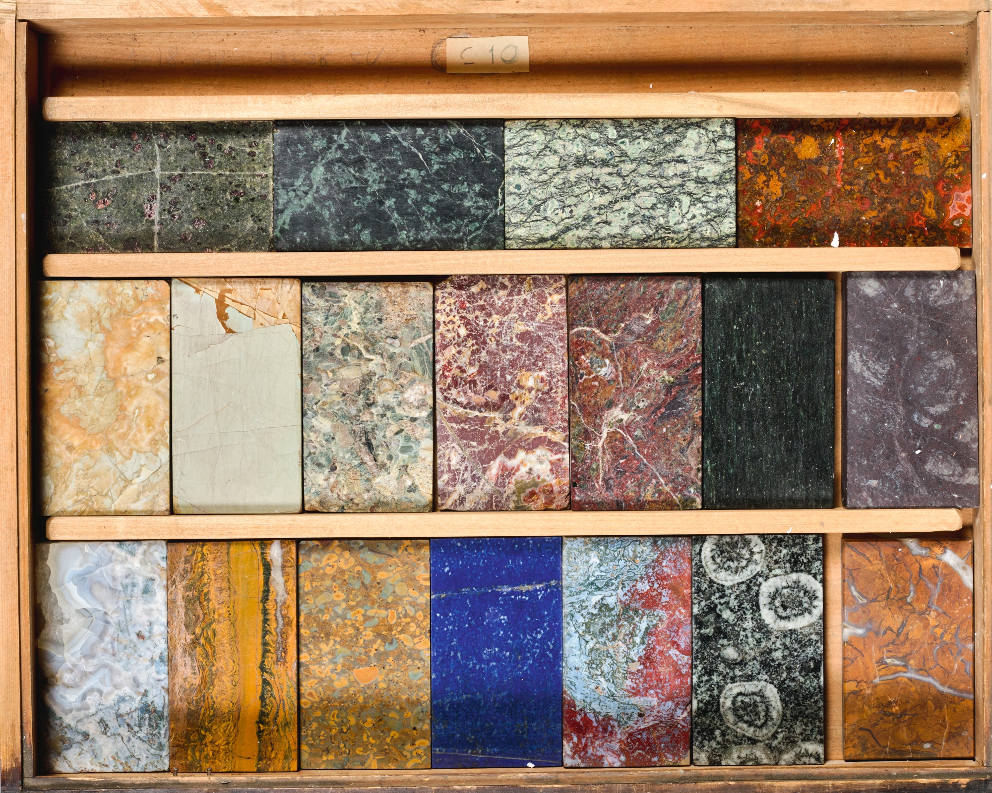 A COLLECTION OF 270 ANCIENT MARBLE AND HARDSTONE SPECIMENS POSSIBLY ...