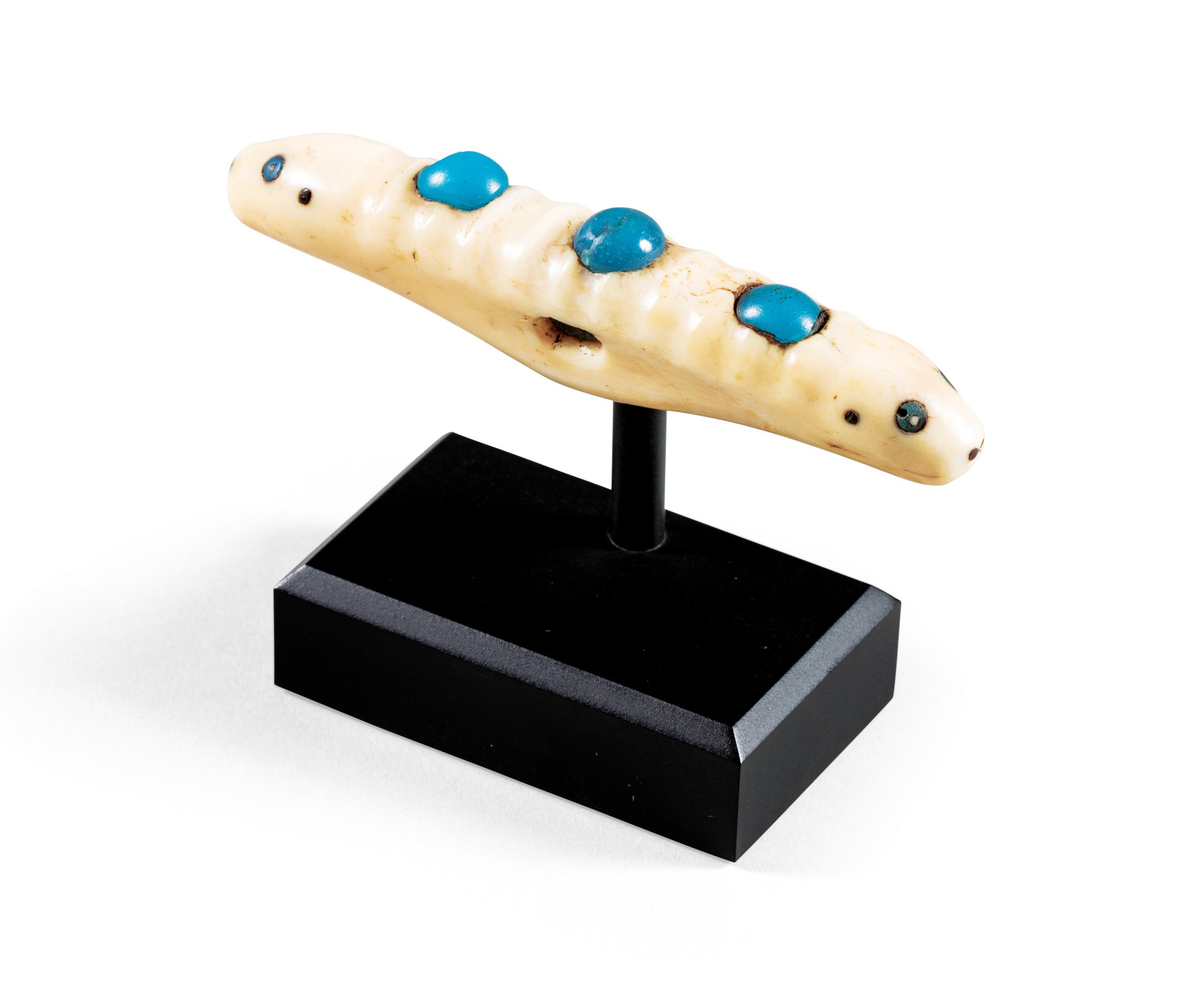 Amulette à têtes de phoque en ivoire de morse, Inuit, Alaska | Inuit ...