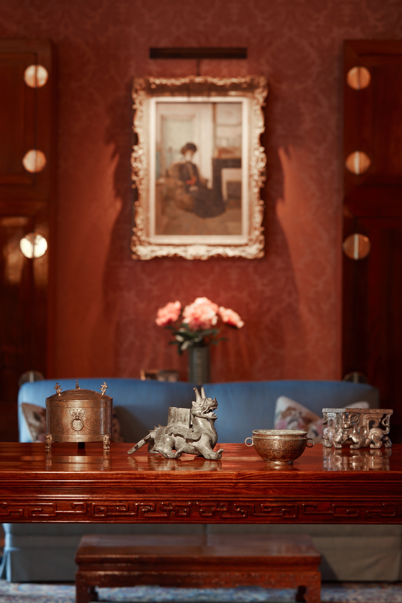 An important and extremely rare silver-inlaid bronze corner-piece ...