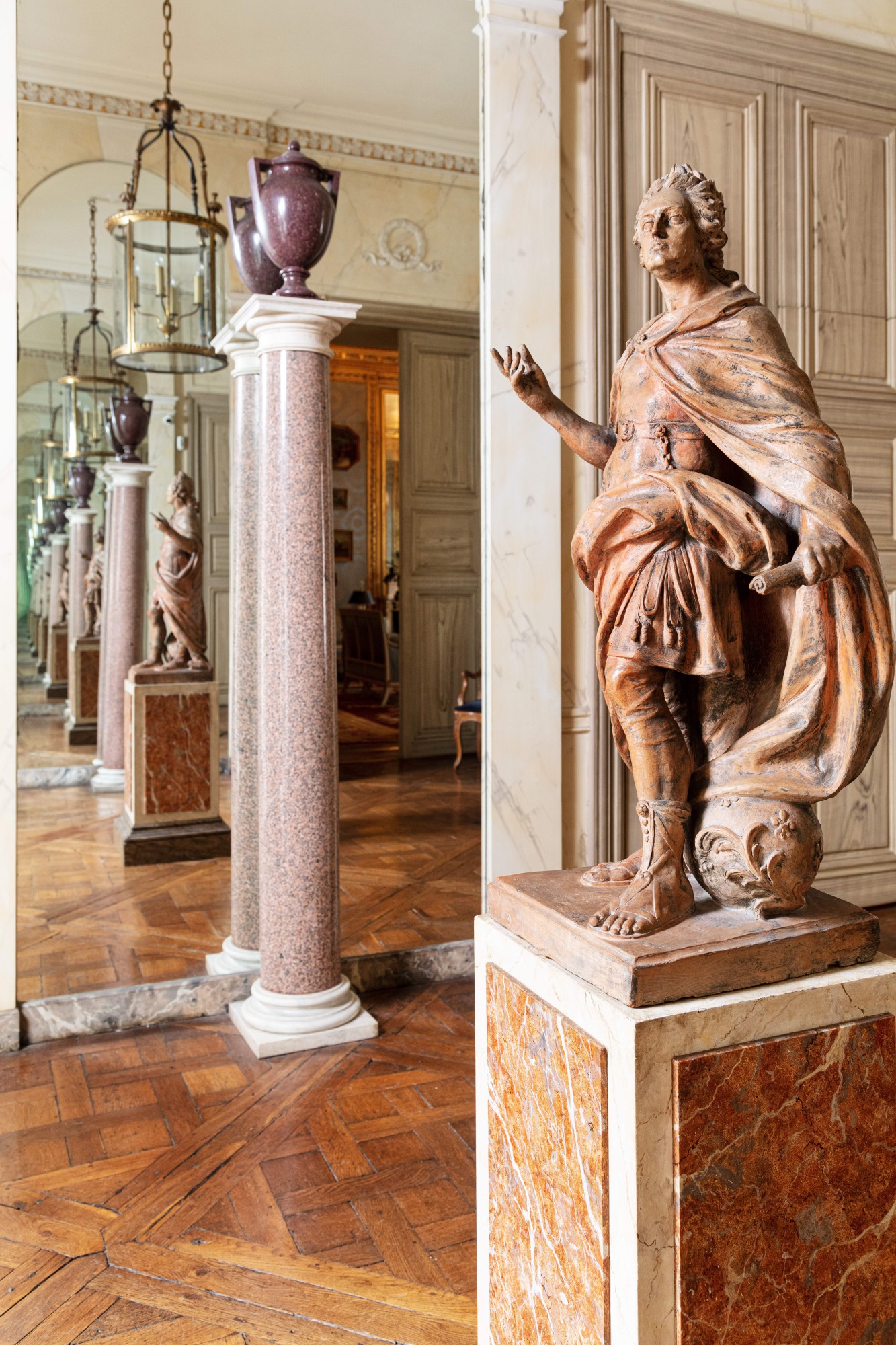 A pair of pink granite columns, 18th century | Paire de colonnes en ...