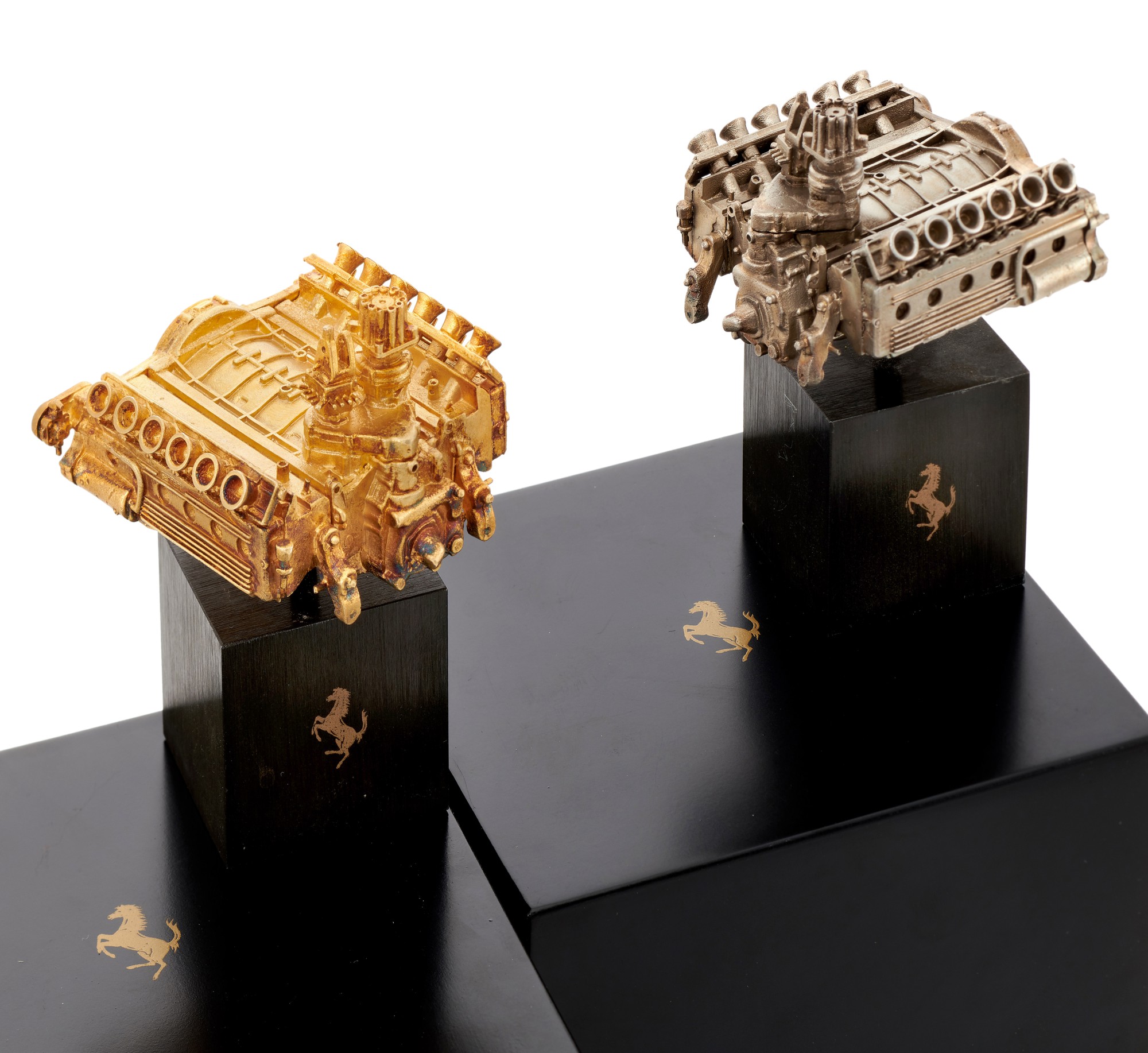 TWO FERRARI ENGINE SCALE MODELS (DUE MODELLI IN SCALA DI MOTORI FERRARI ...