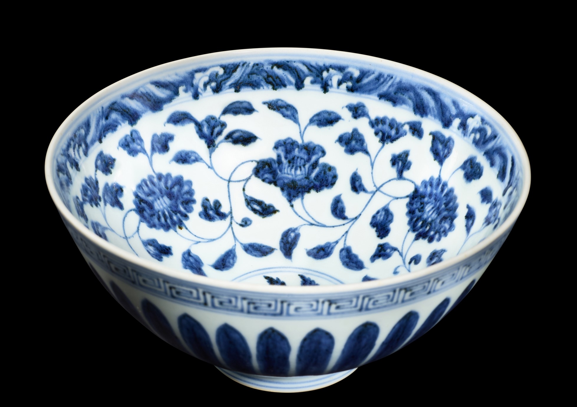 A rare blue and white 'lianzi' bowl, Mark and period of Xuande | 明宣德 青花 ...