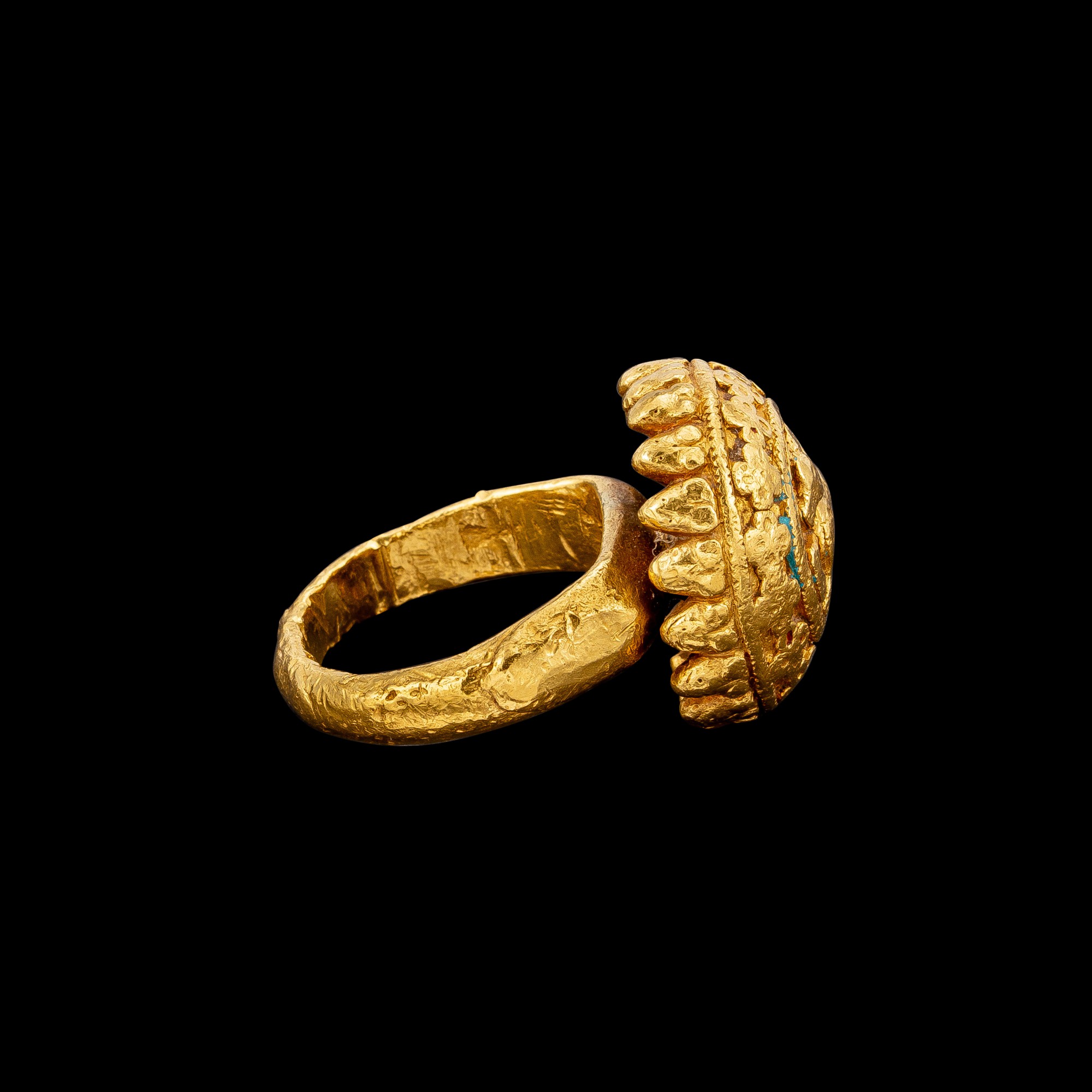 A round gold ring with a convex bezel of Nandi South India, 19th ...