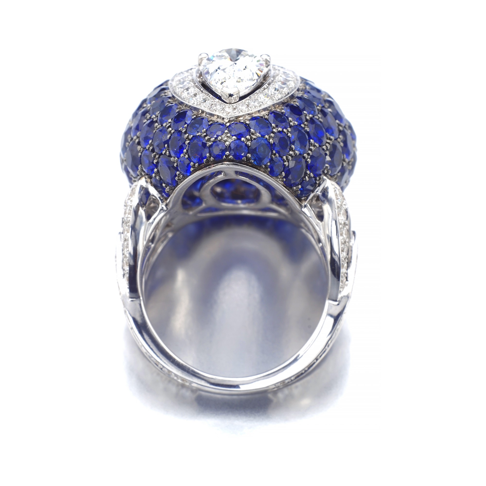 GRAFF | SAPPHIRE AND DIAMOND RING | Graff: Contrast & Colour | 2020 ...