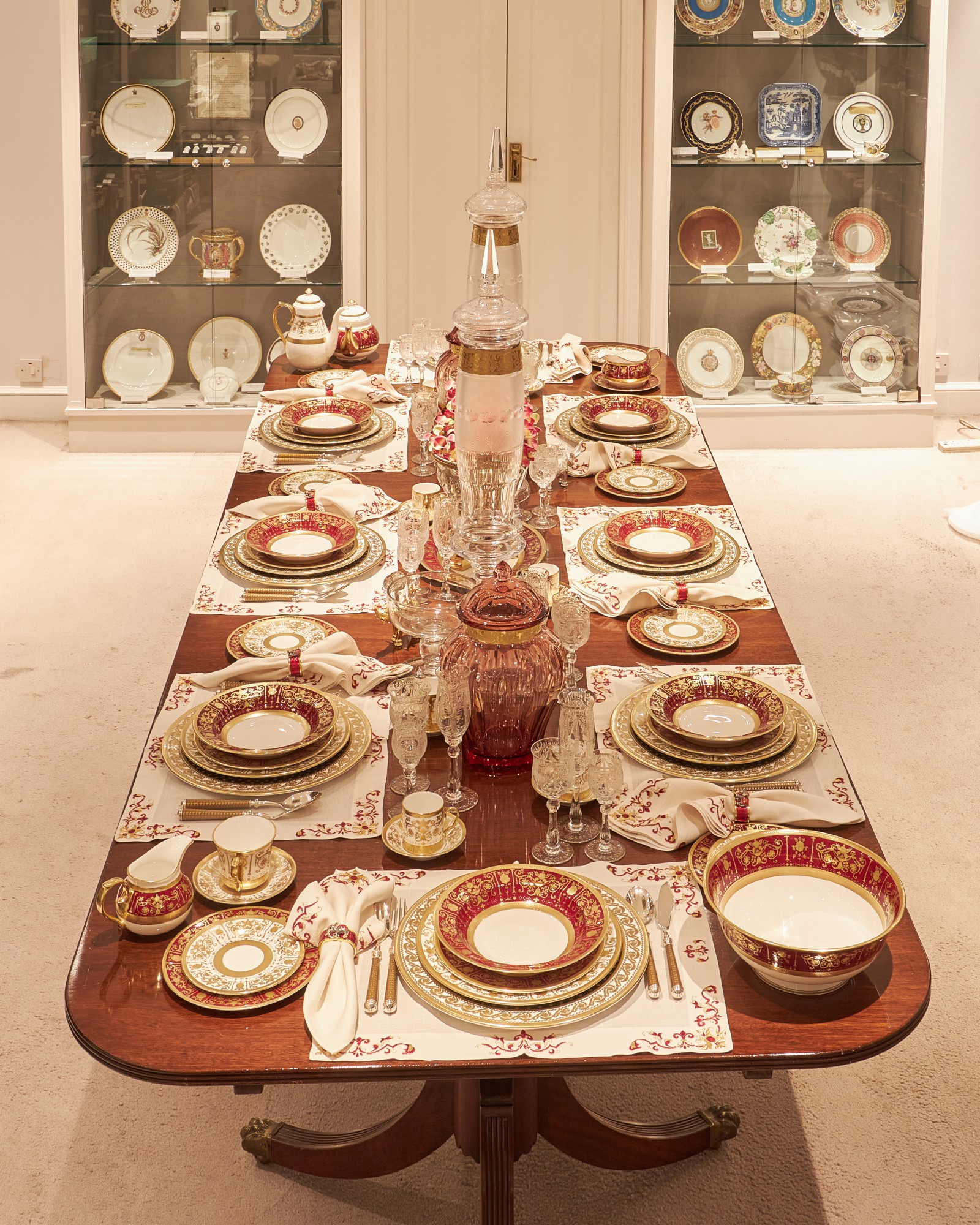 A Thomas Goode 'Florette Ruby' bone china dinner and dessert service ...