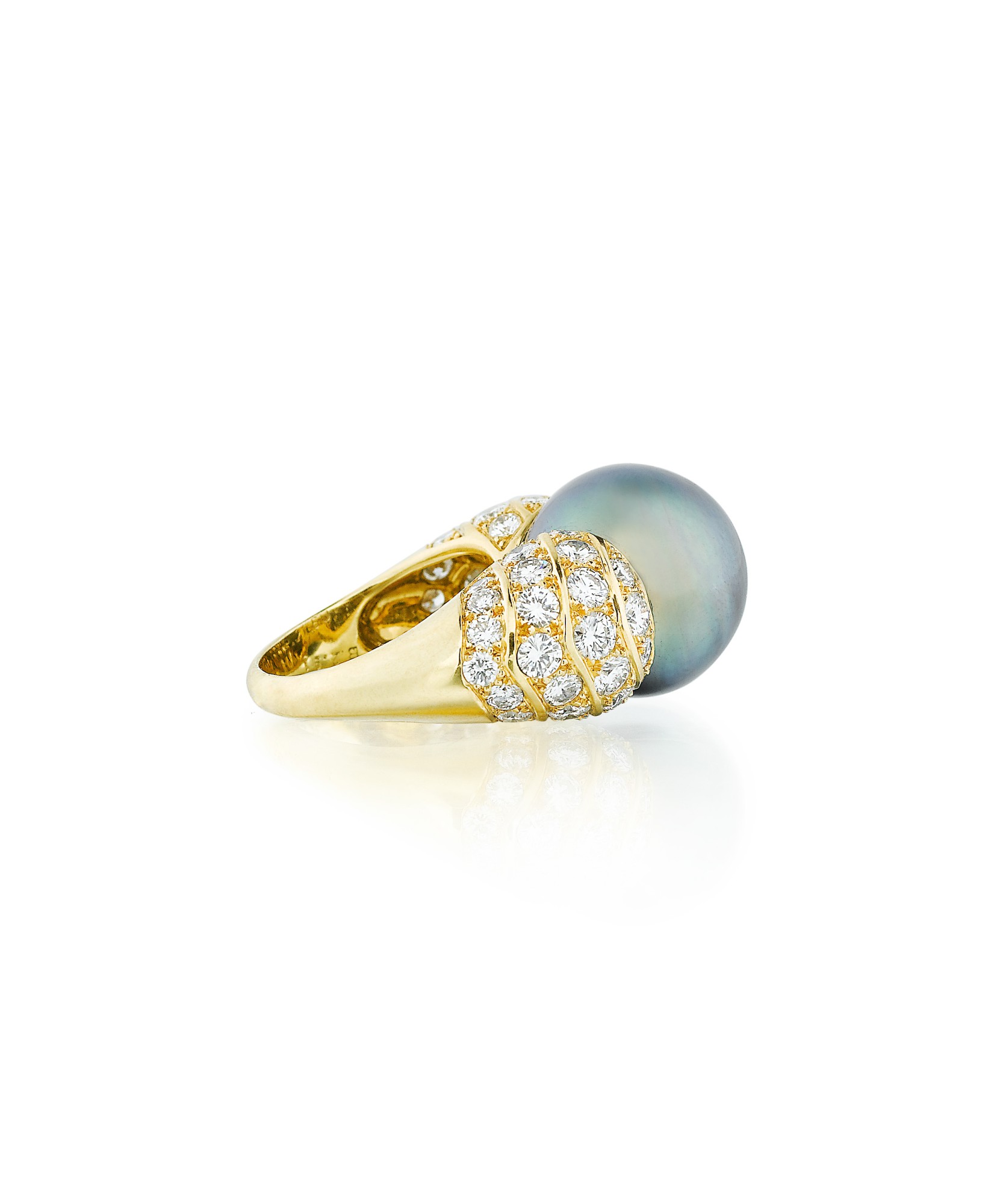Bague perle de culture et diamants | Cultured pearl and diamond ring ...