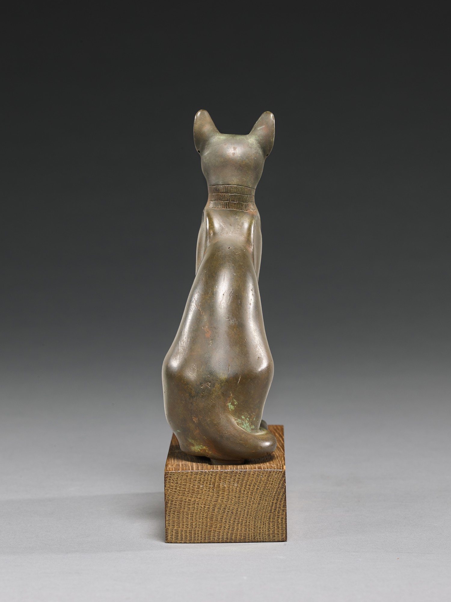 AN EGYPTIAN BRONZE FIGURE OF A CAT, 21ST/26TH DYNASTY, 1075-525 B.C ...