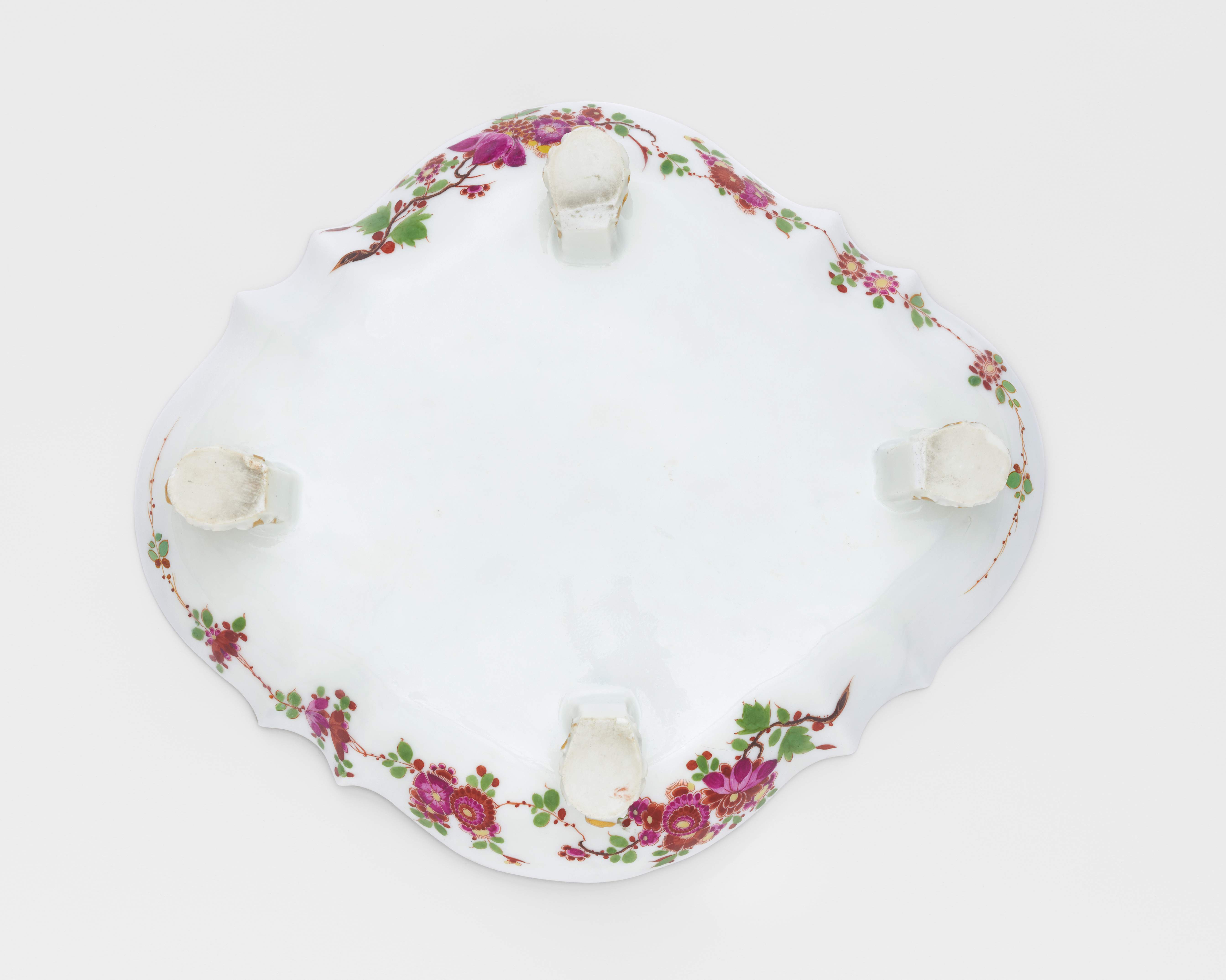 A Meissen Table Bell and Stand, Circa 1730 | Durch Feuer verwandelt ...