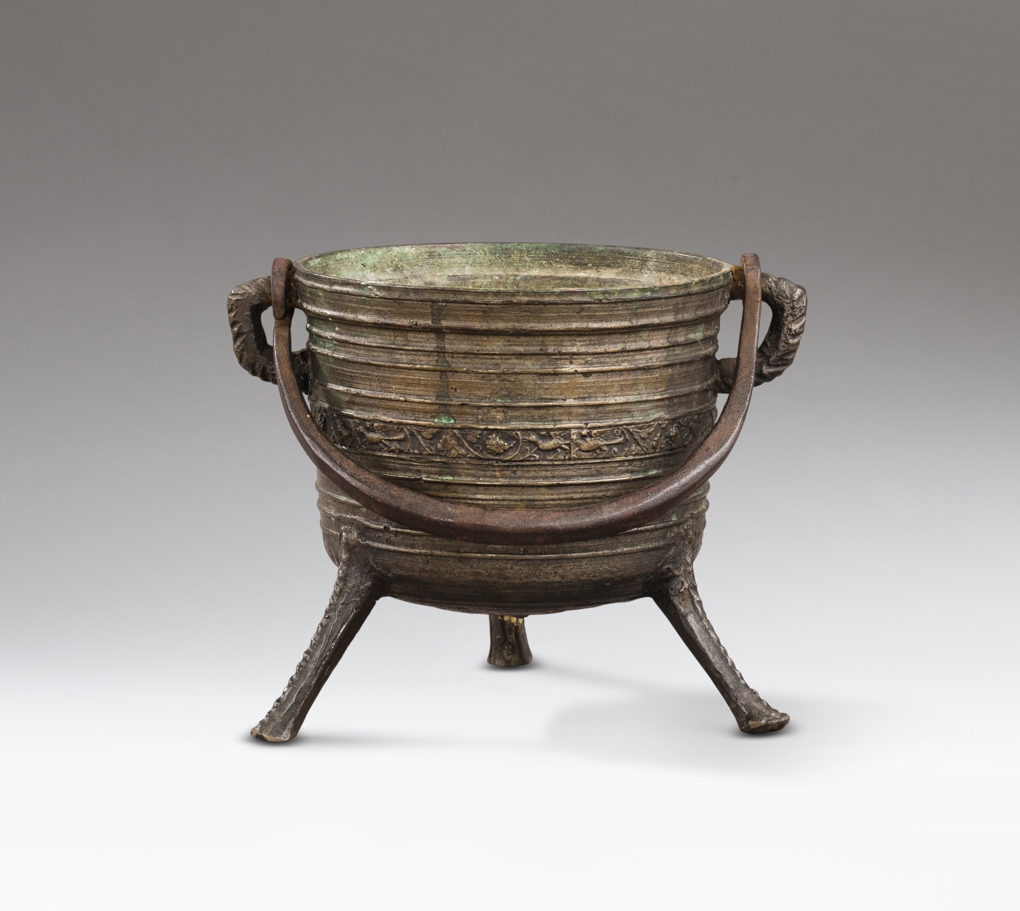 Tripod Basin with flower ornaments | Bassin tripode à décor floral ...