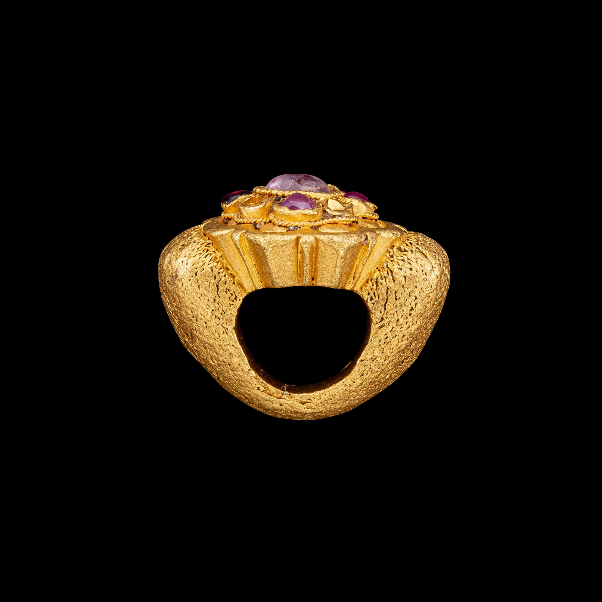 A gem-set gold 'lotus' ring Java, Indonesia, 12th century | 十二世紀 印尼爪哇 ...
