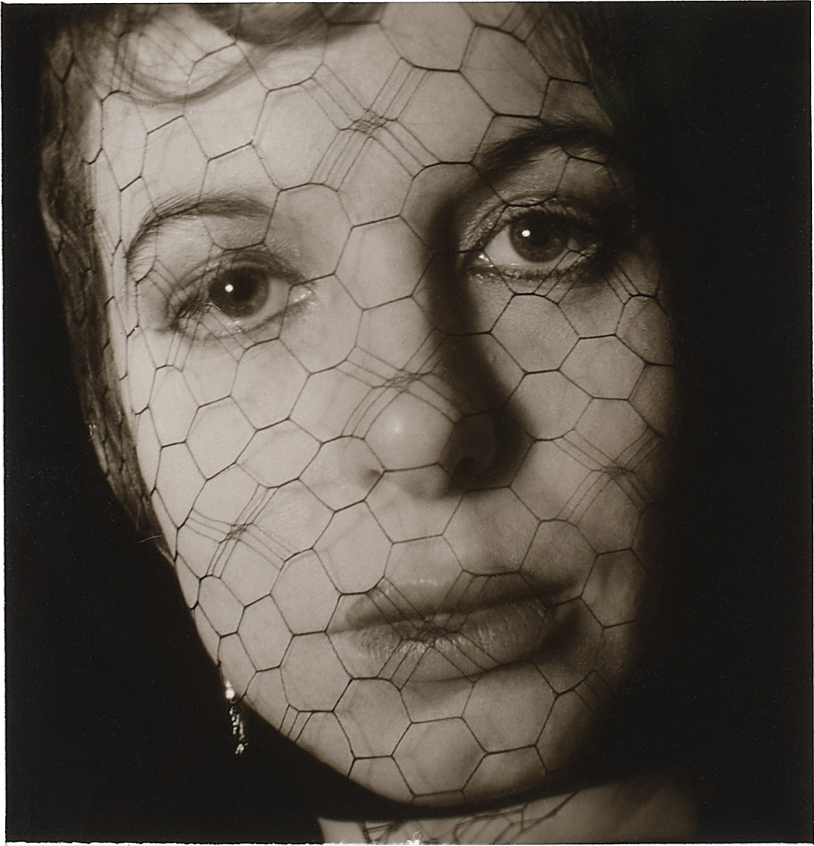 Face Behind Veil | Pier 24 Photography from the Pilara Family ...