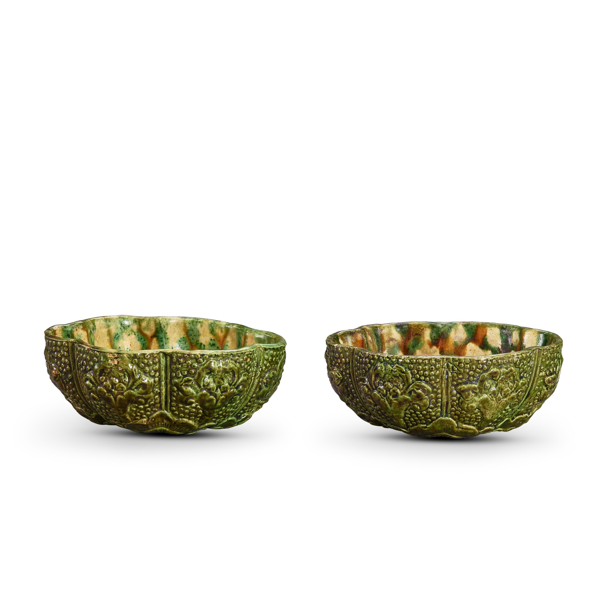 A rare pair of sancai-glazed lobed cups Tang dynasty | 唐 三彩印花杯一對 ...