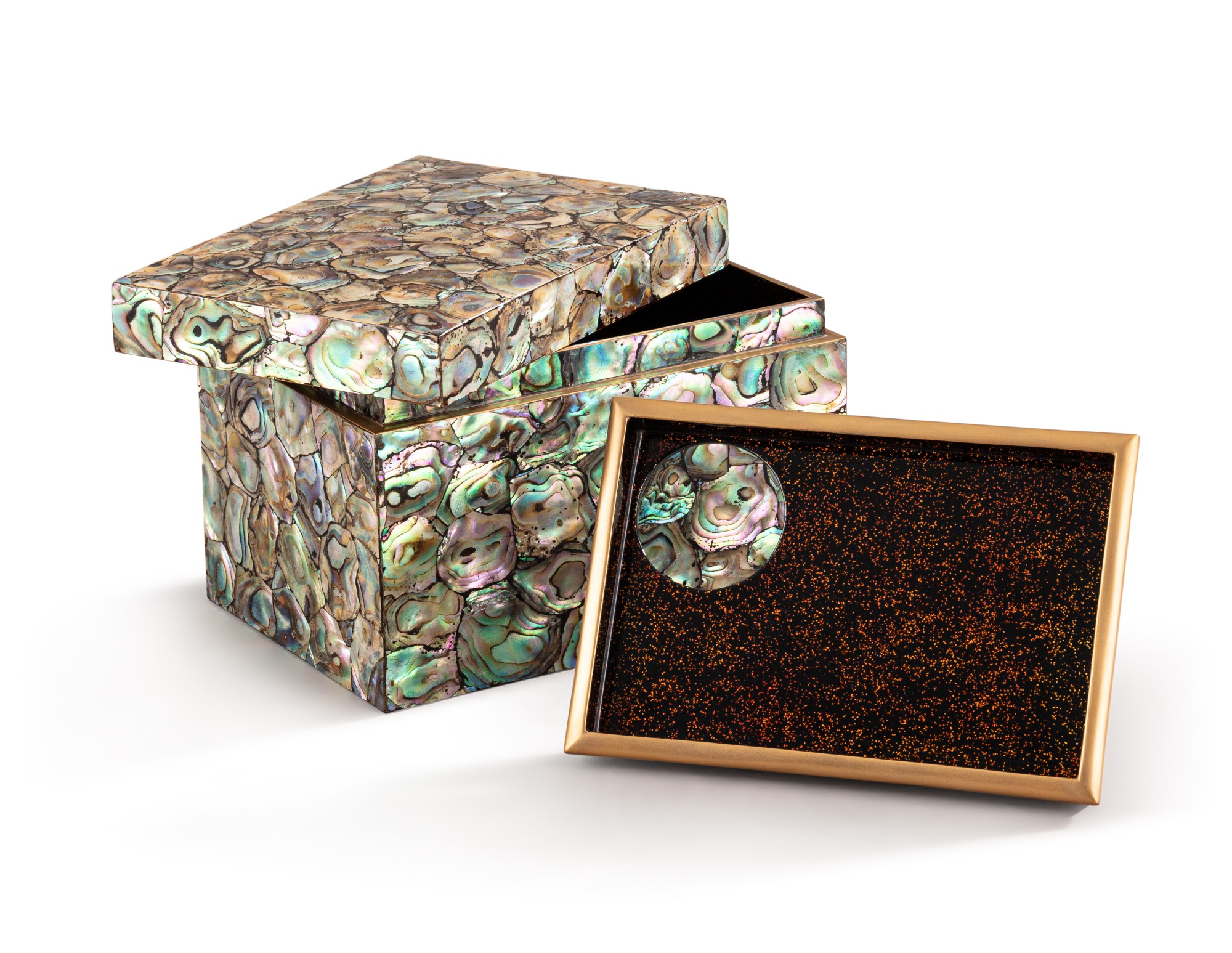 An abalone shell inlay and lacquer tea box, Japan, Meiji period | Boîte à thé en laque avec ...