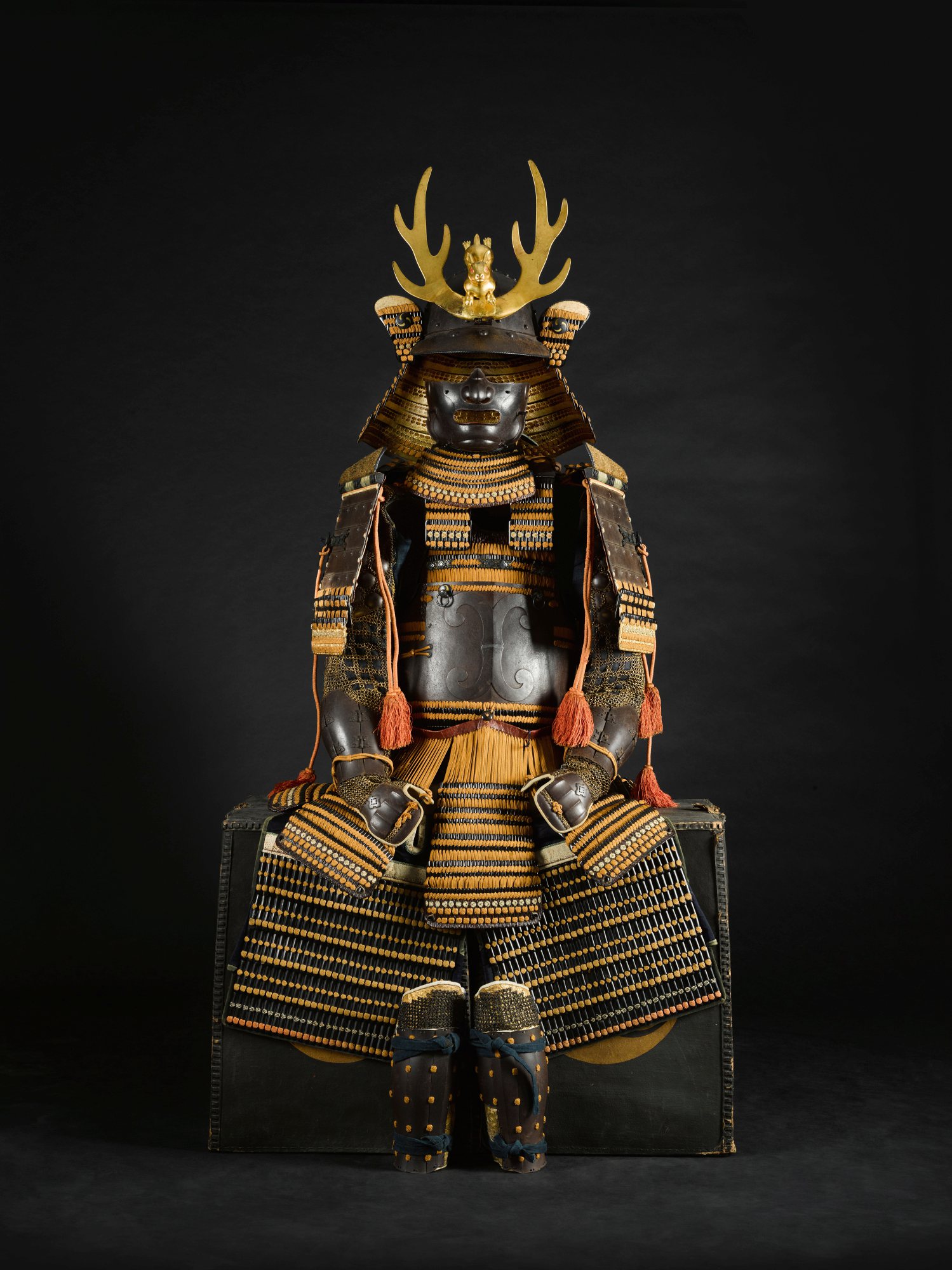 A nimai-do gusoku [armour] | The helmet signed Yamashiro kuni Fujiwara ...