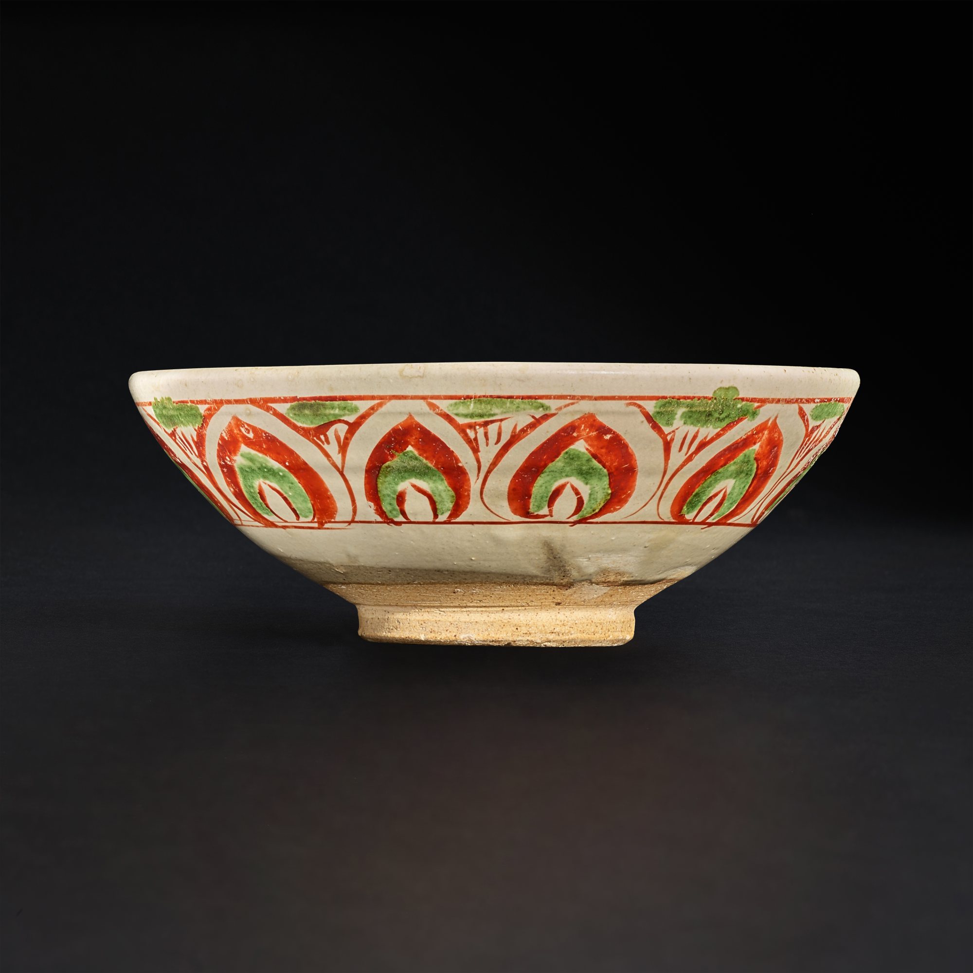 An inscribed Cizhou red and green-enamelled bowl, Jin dynasty 金 ...