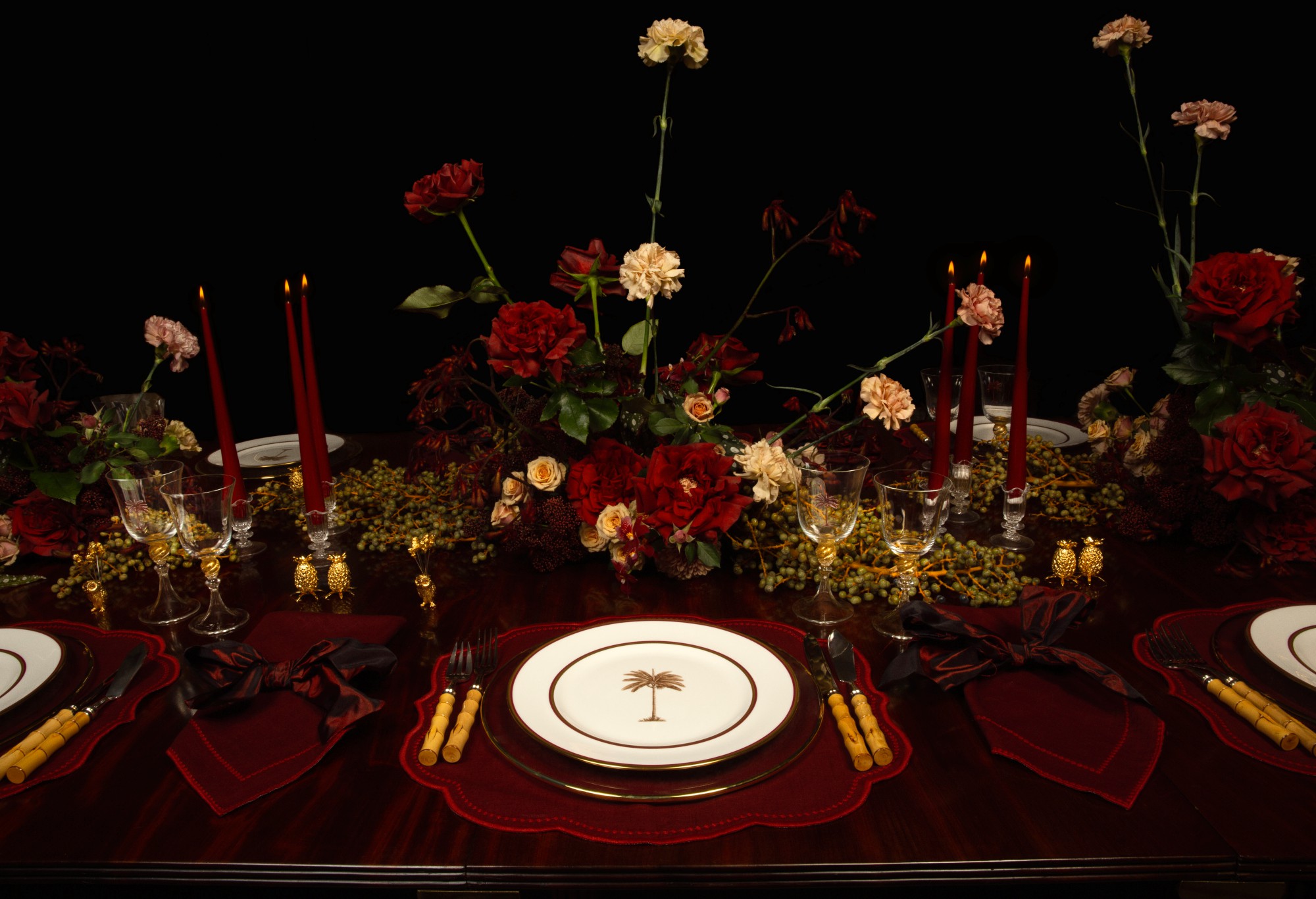 A Thomas Goode 'East of Calcutta' bone china part dinner service ...