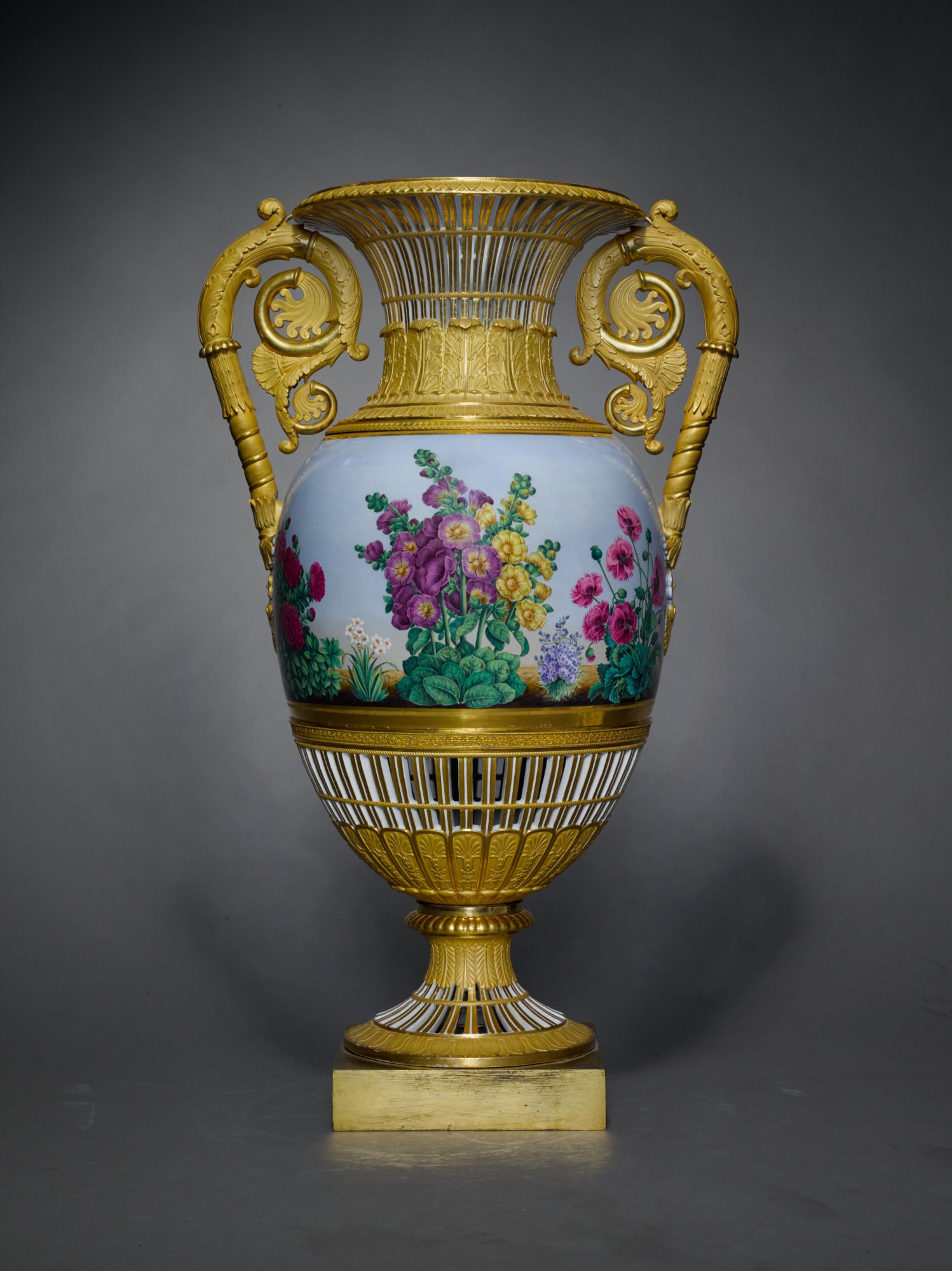 A Russian porcelain vase, Imperial Porcelain Factory, St Petersburg ...