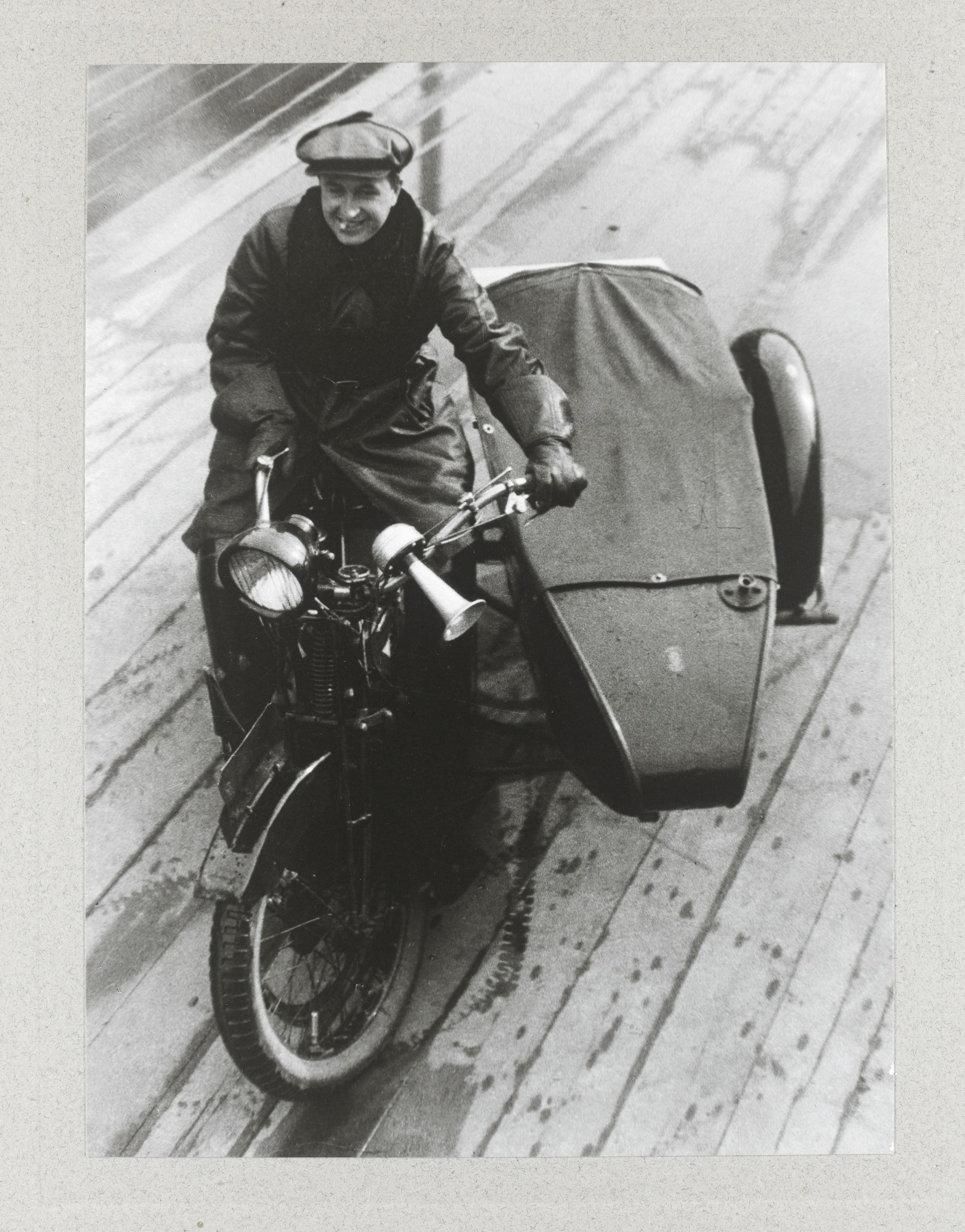 ALEXANDER RODCHENKO | MUSEUM SERIES PORTFOLIOS, NO. 2: PORTRAITS, 1924 ...