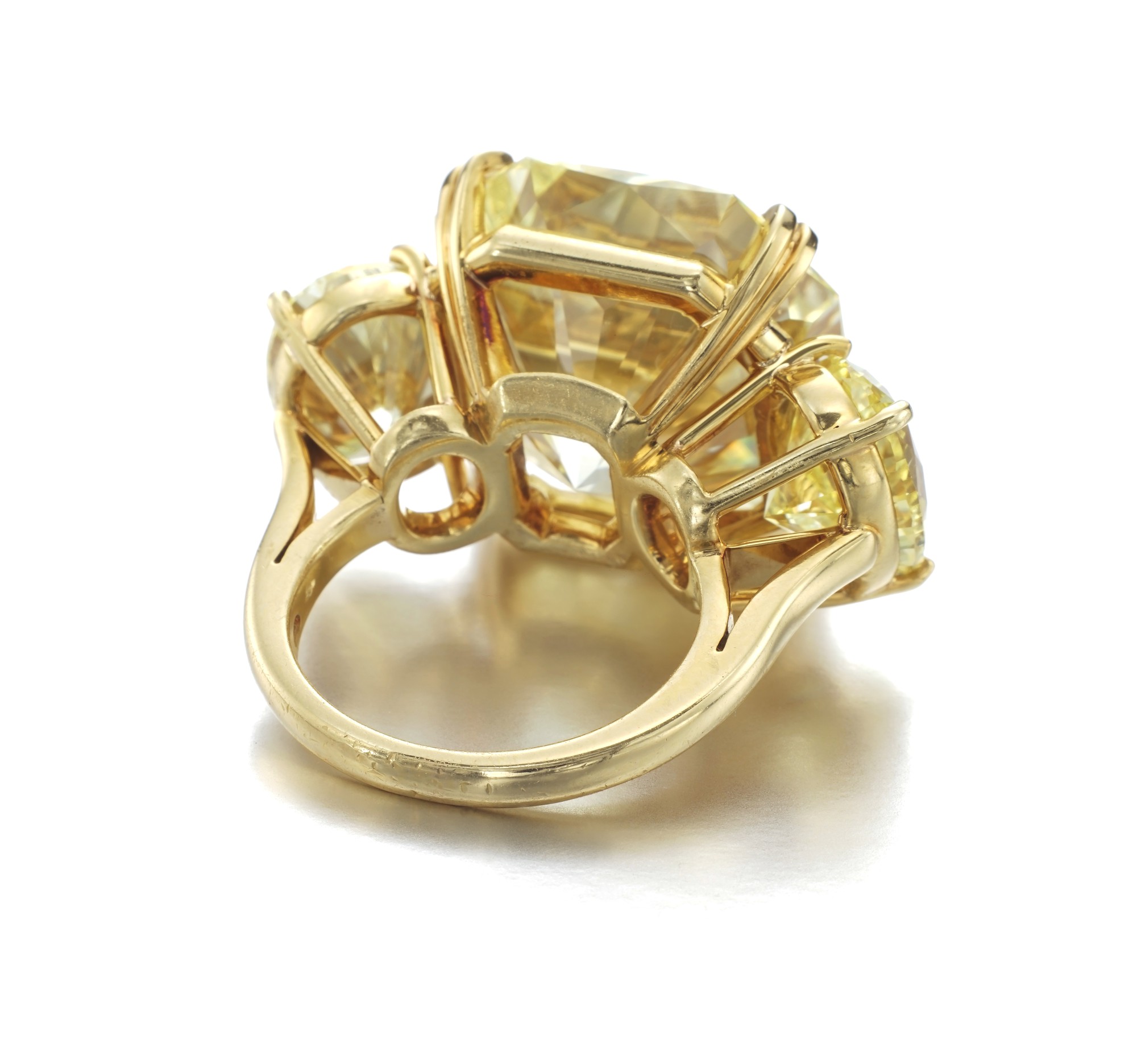 Fancy intense yellow and fancy yellow diamond ring | 濃彩黃色配彩黃色鑽石戒指 ...