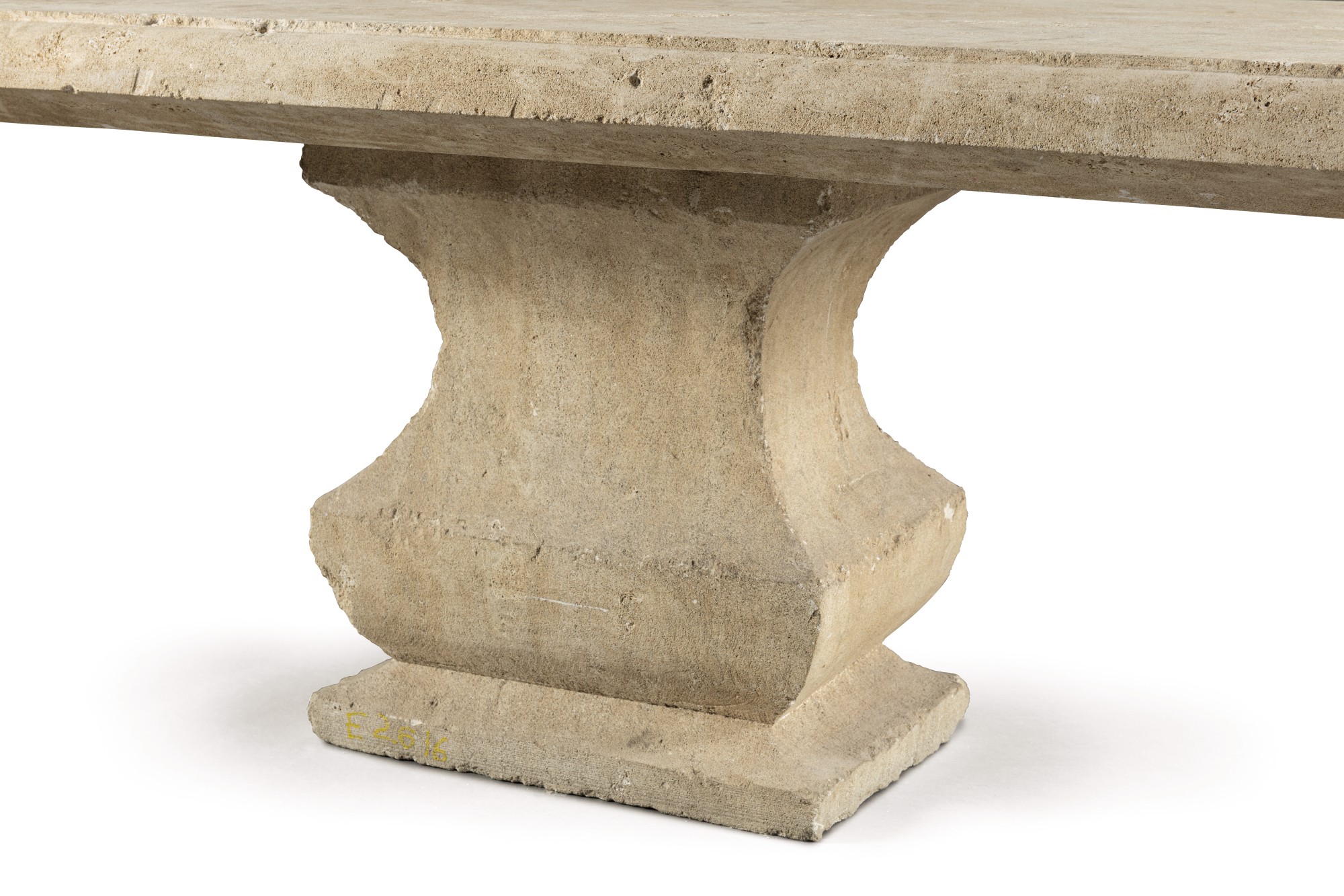 TABLE EN PIERRE MOULURÉE | TABLE EN PIERRE MOULURÉE | Style | 2020 ...